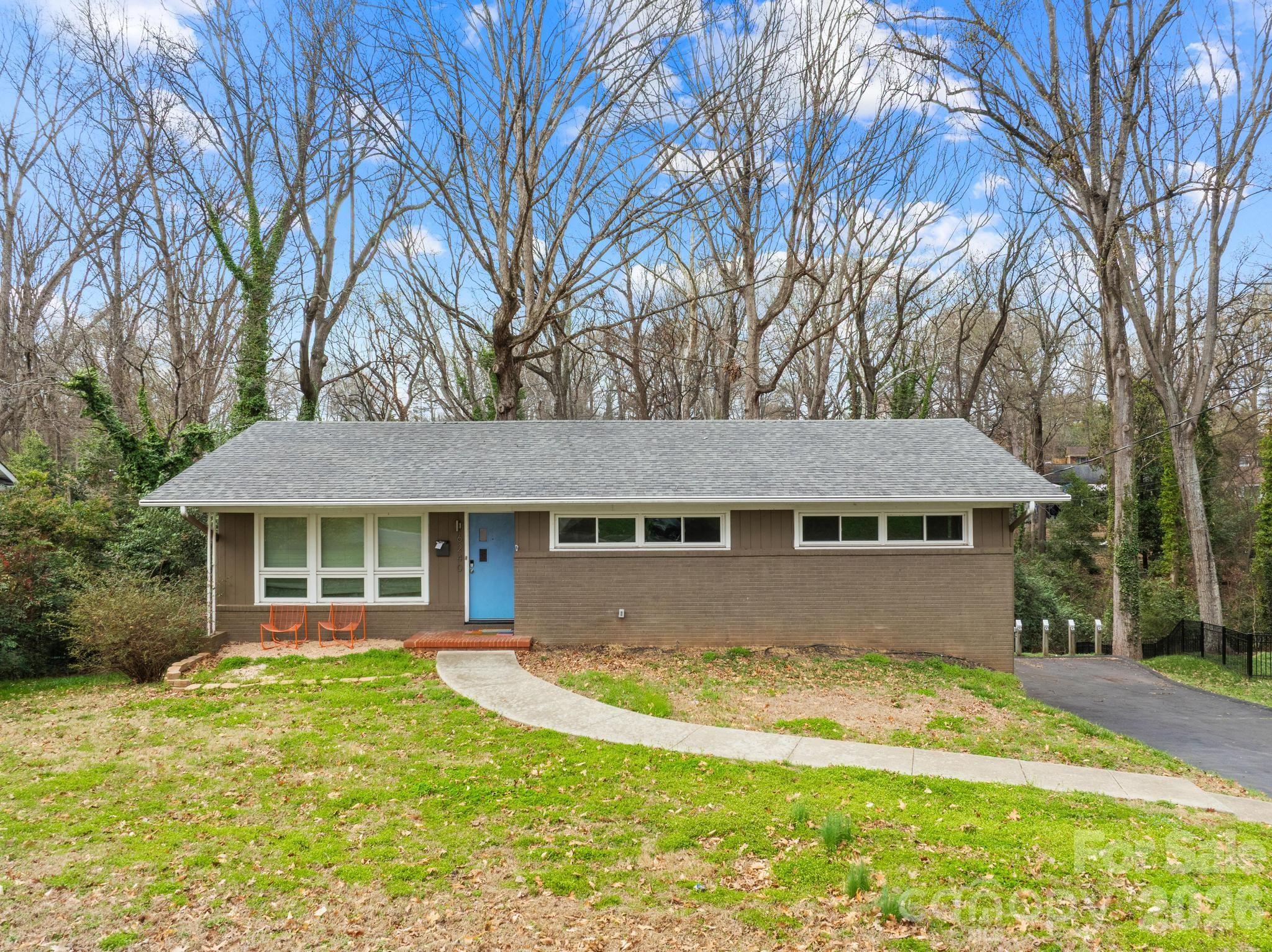 6240 Candlewood Drive, Charlotte, NC - photo 5 of 39