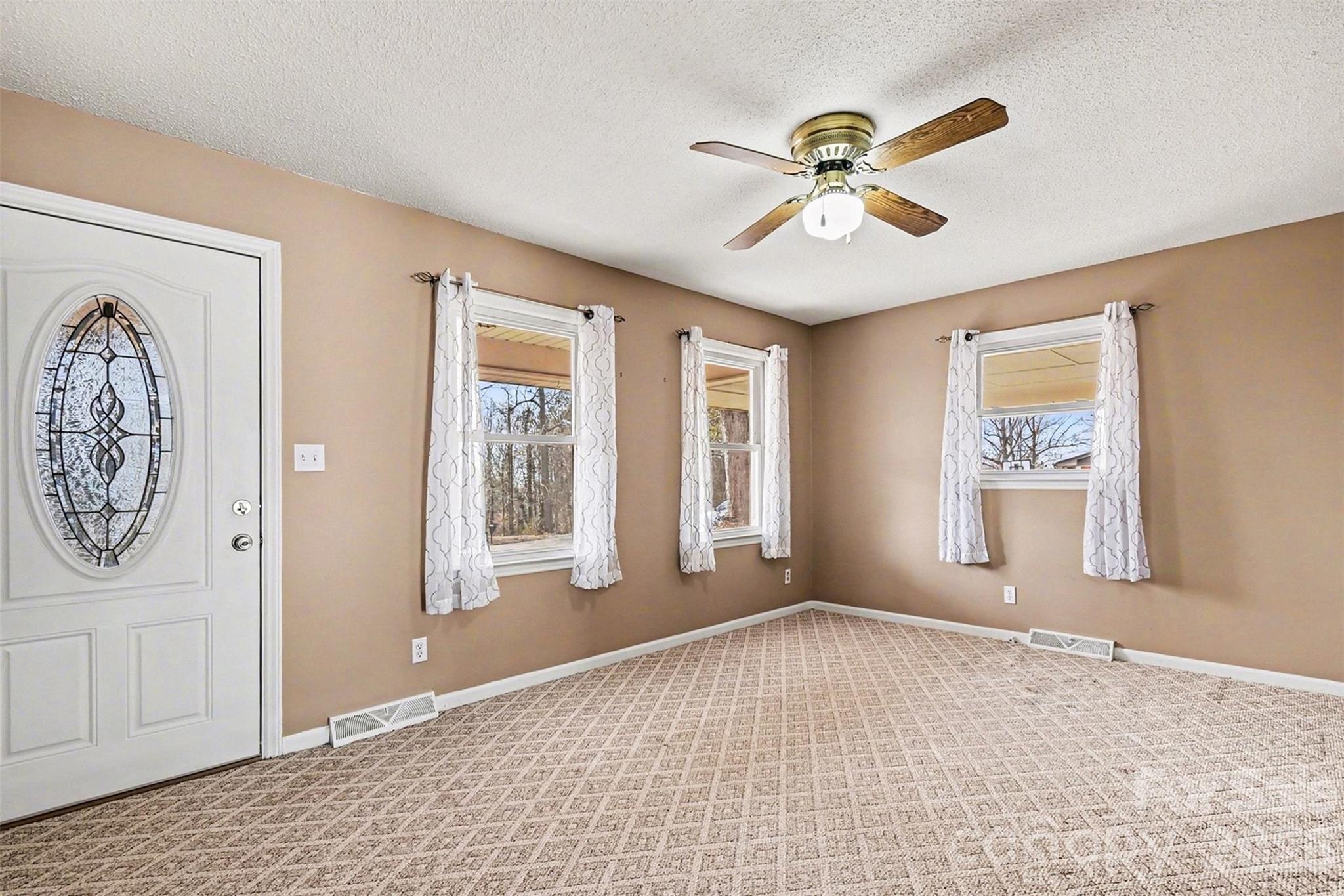 238 Lakeview Drive, Blacksburg, SC - photo 8 of 22