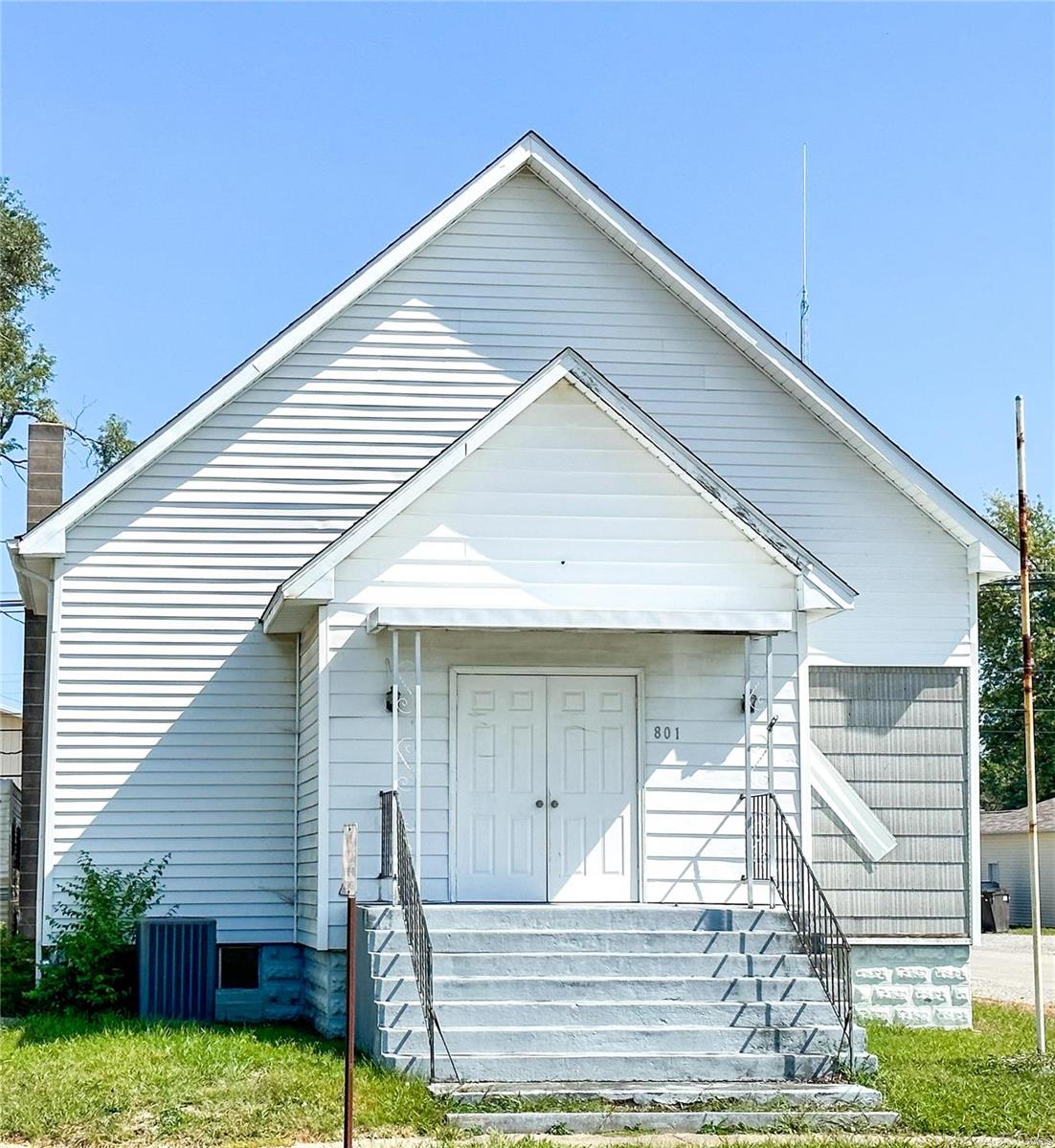 $48,500 801 N Poplar Street Centralia IL 62801 Montgomery County Realty