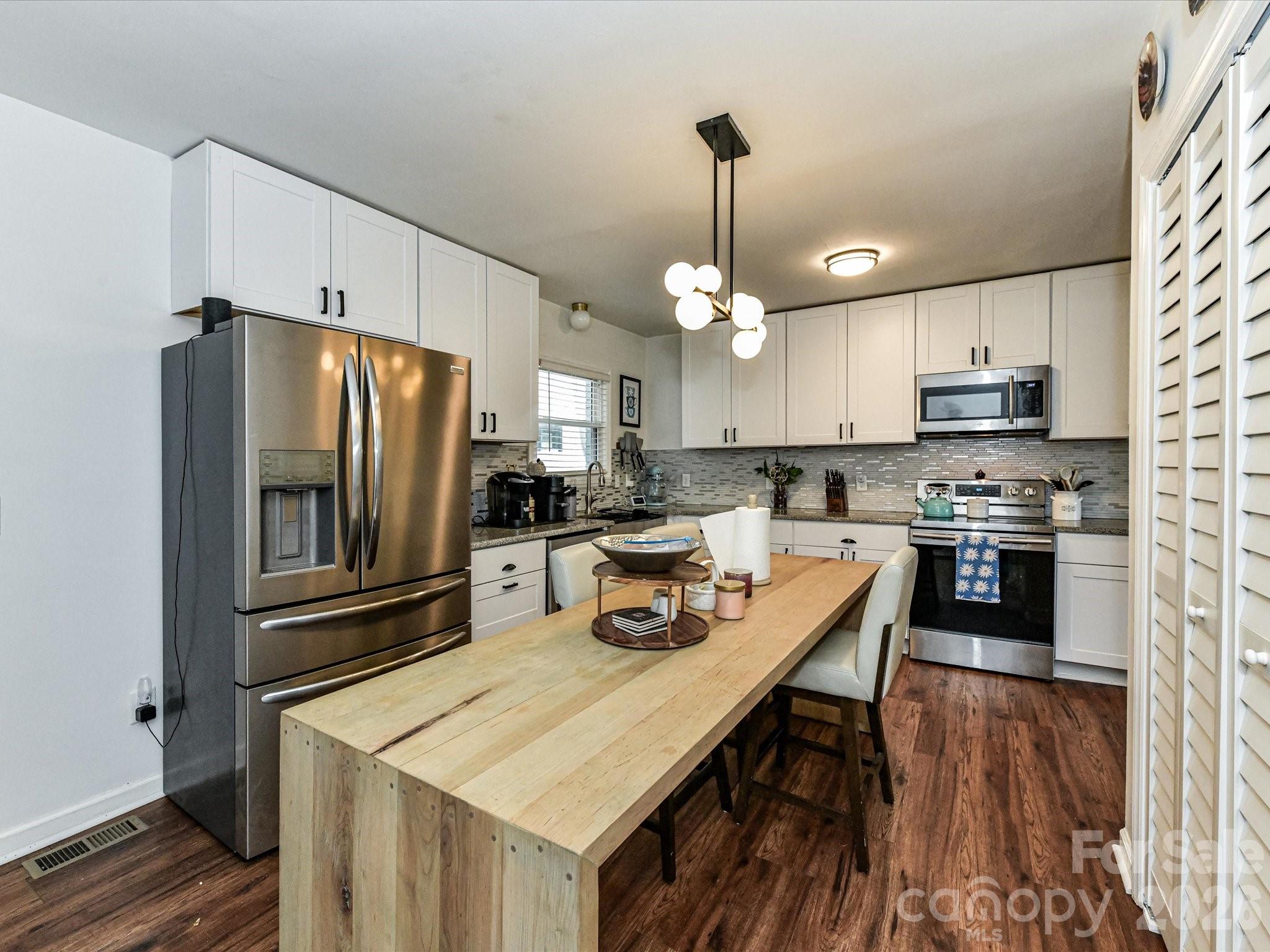 Photo 4 of 1240 Skyview Road, Charlotte, NC