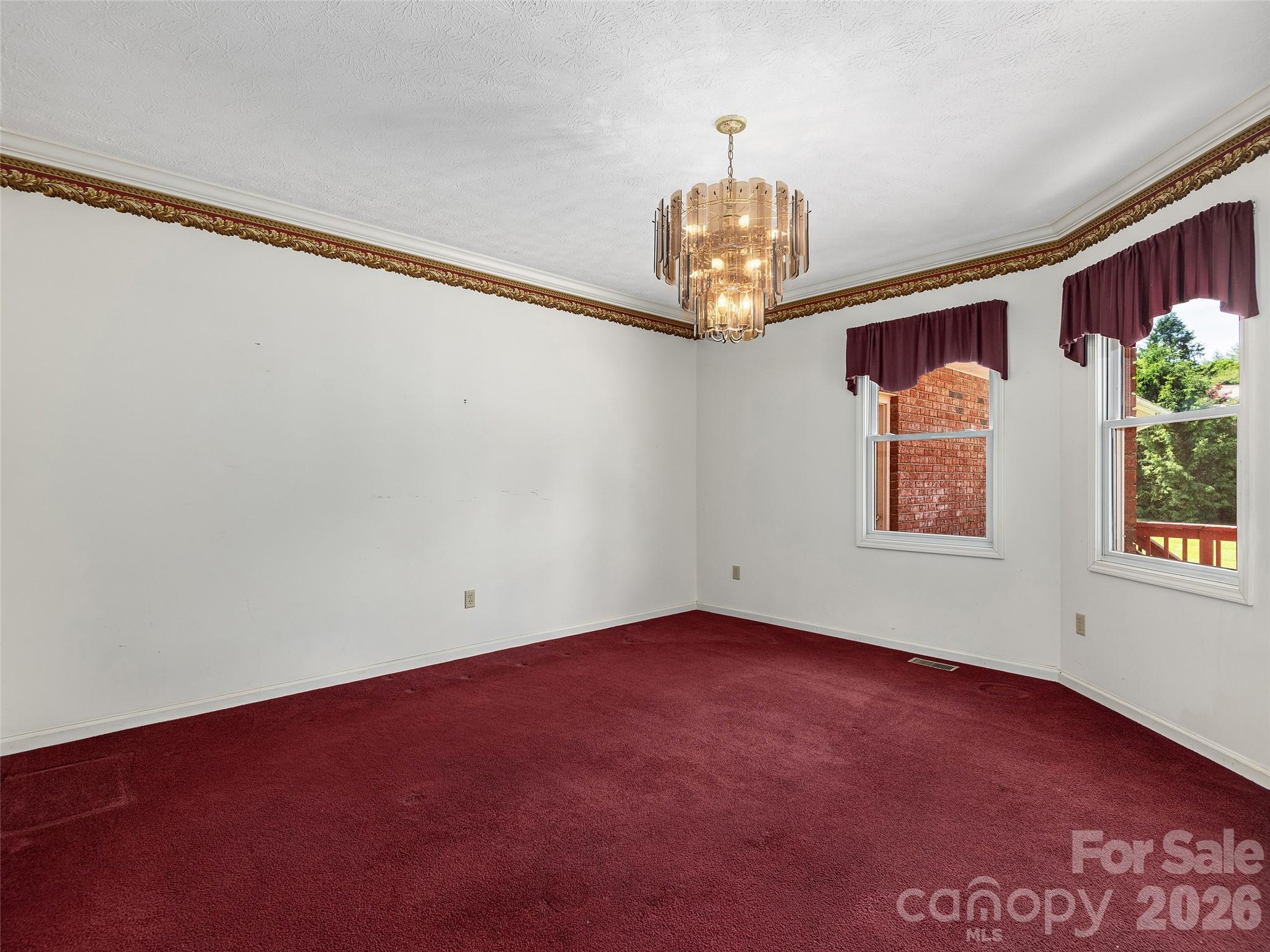 39 Beaumont Drive, Hendersonville, NC - photo 5 of 36