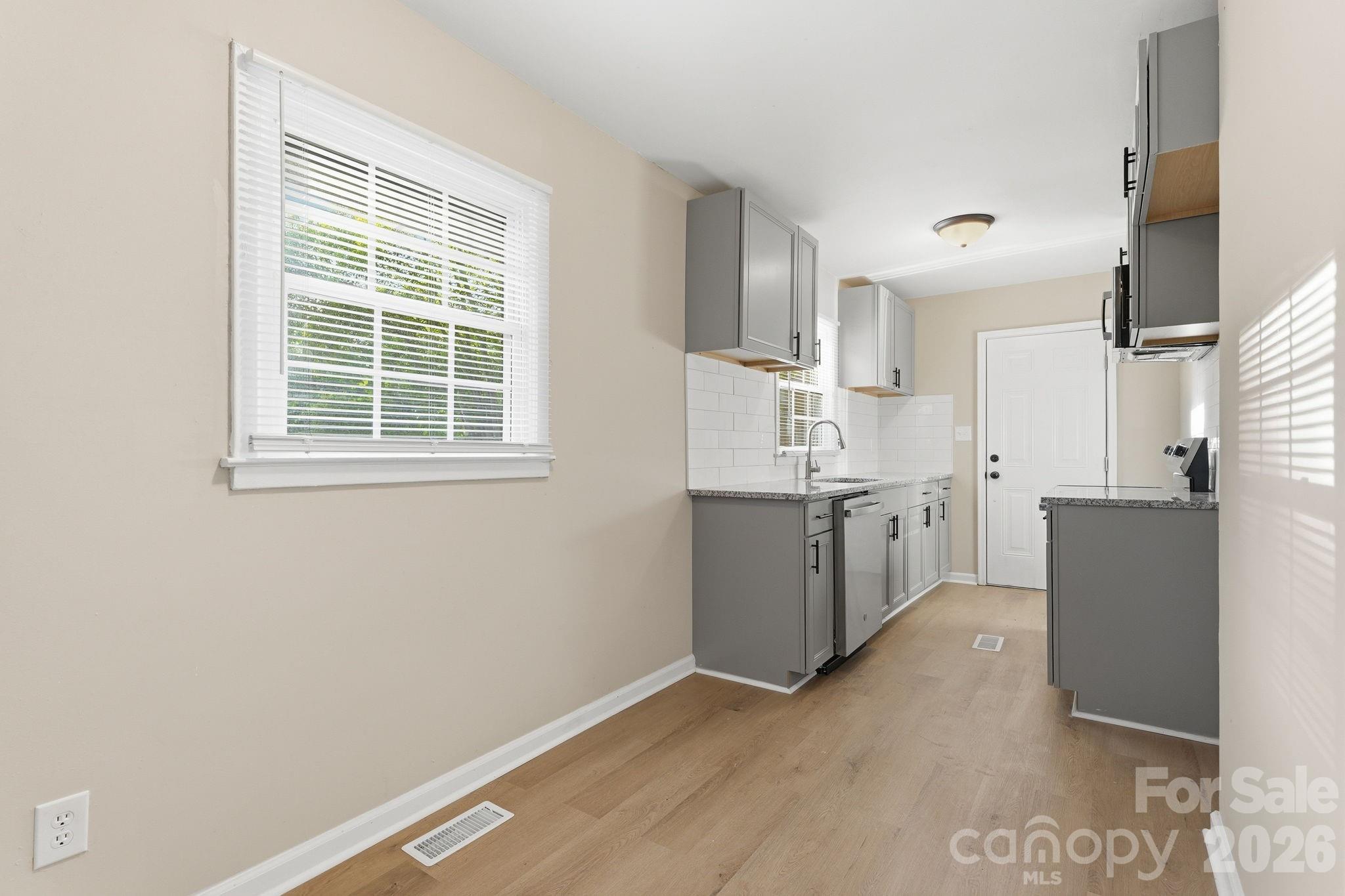 364 Leafmore Drive, Charlotte, NC - photo 4 of 23