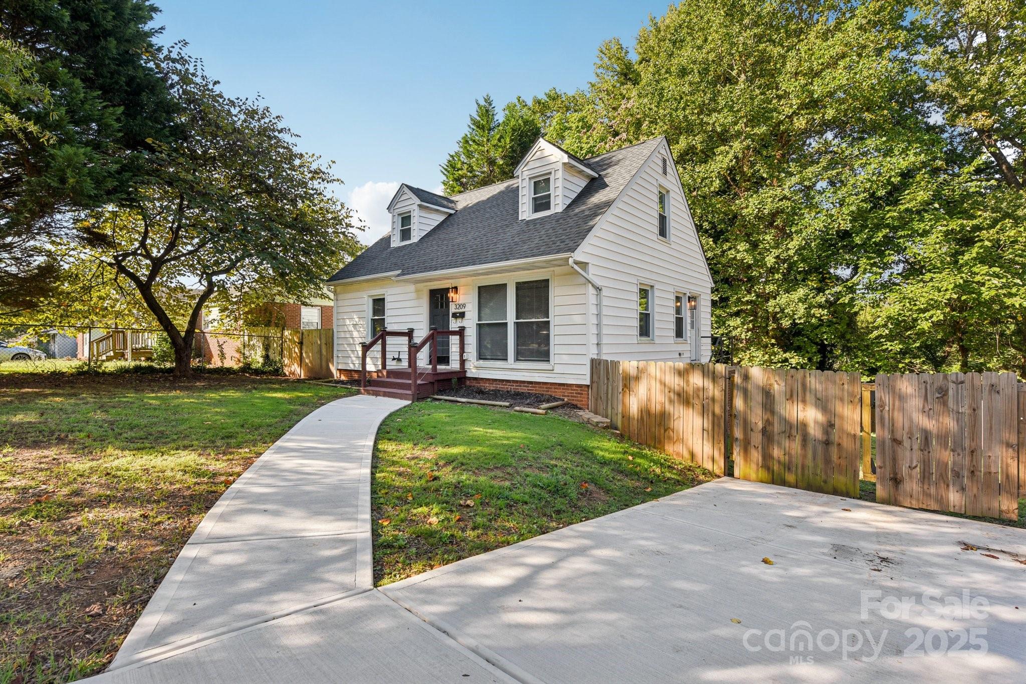 Photo 3 of 3209 Eastwood Drive, Charlotte, NC
