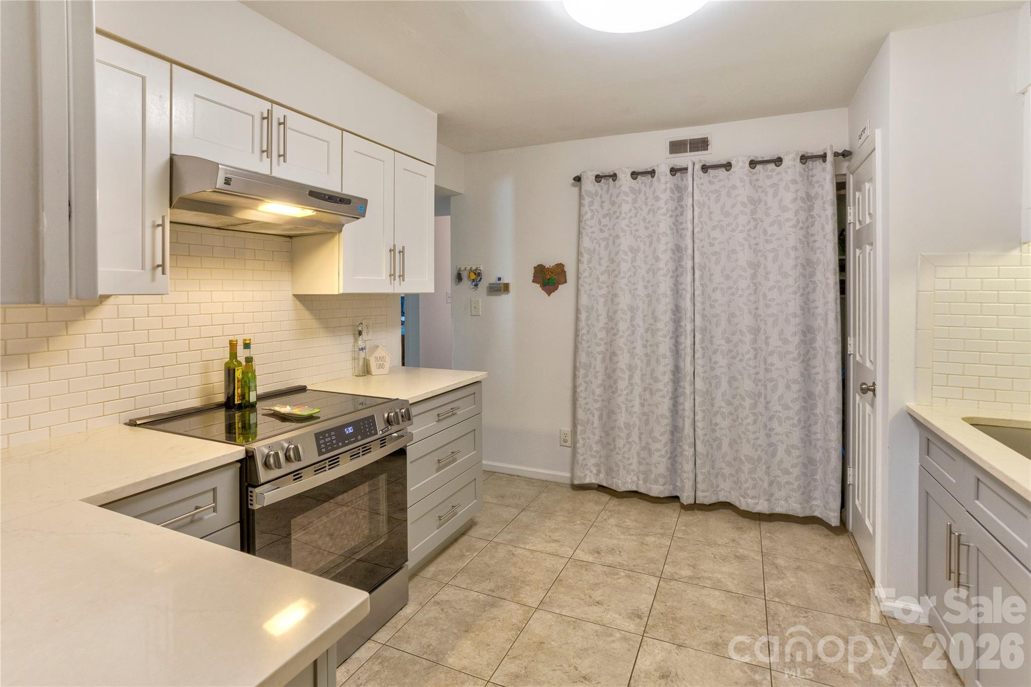 Photo 7 of 6608 Point Comfort Lane, Charlotte, NC