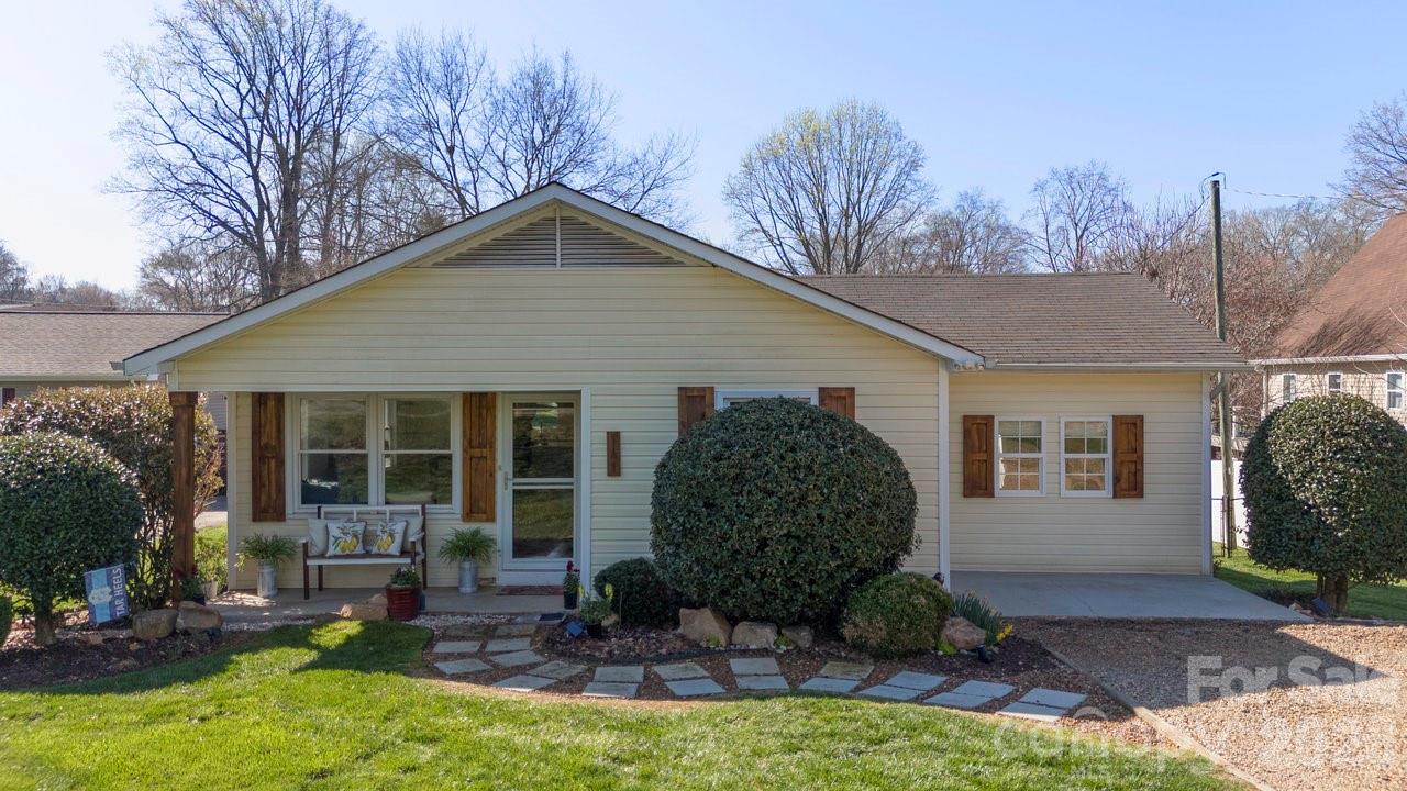 Photo 2 of 141 Bluewing Lane, Mooresville, NC