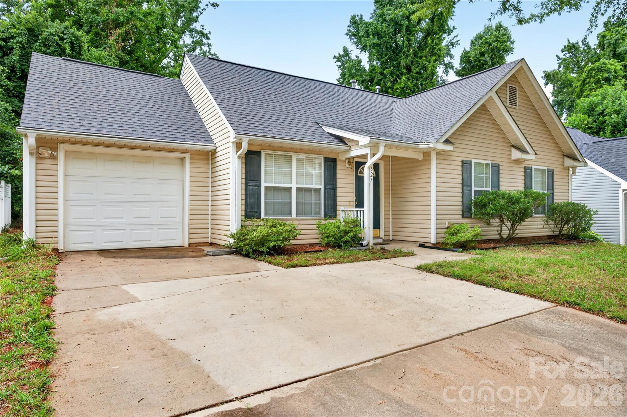 Home for sale at 4627 Victory Lane, Charlotte, NC — photo 5 of 39