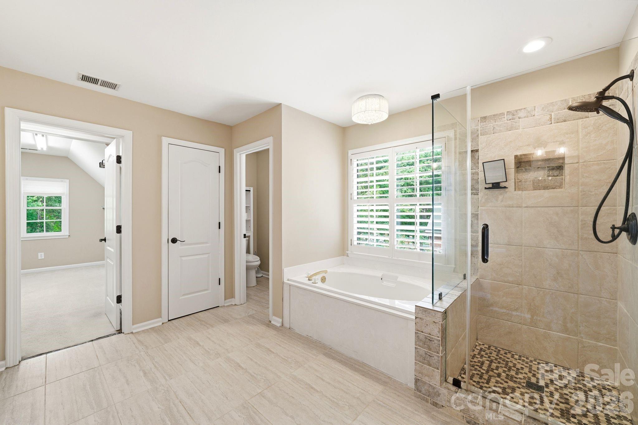 Home for sale at 6821 Hollow Oak Drive, Charlotte, NC — photo 26 of 38