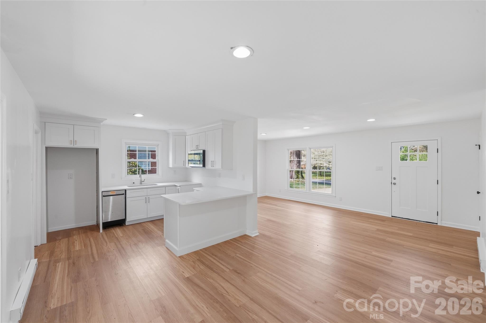 Photo 12 of 5906 Whitingham Drive, Charlotte, NC