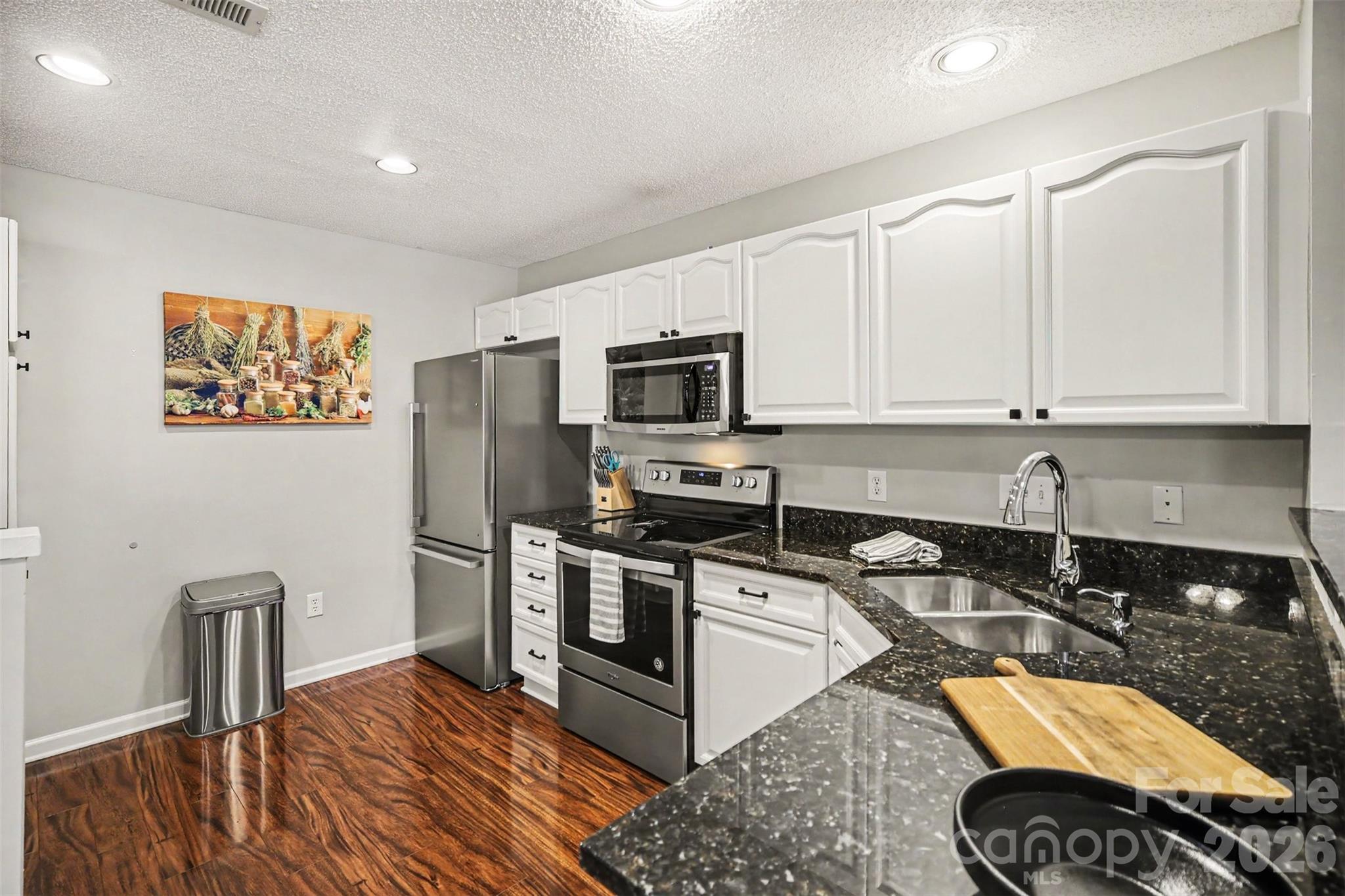 Photo 5 of 9725 Mattforest Circle, Charlotte, NC