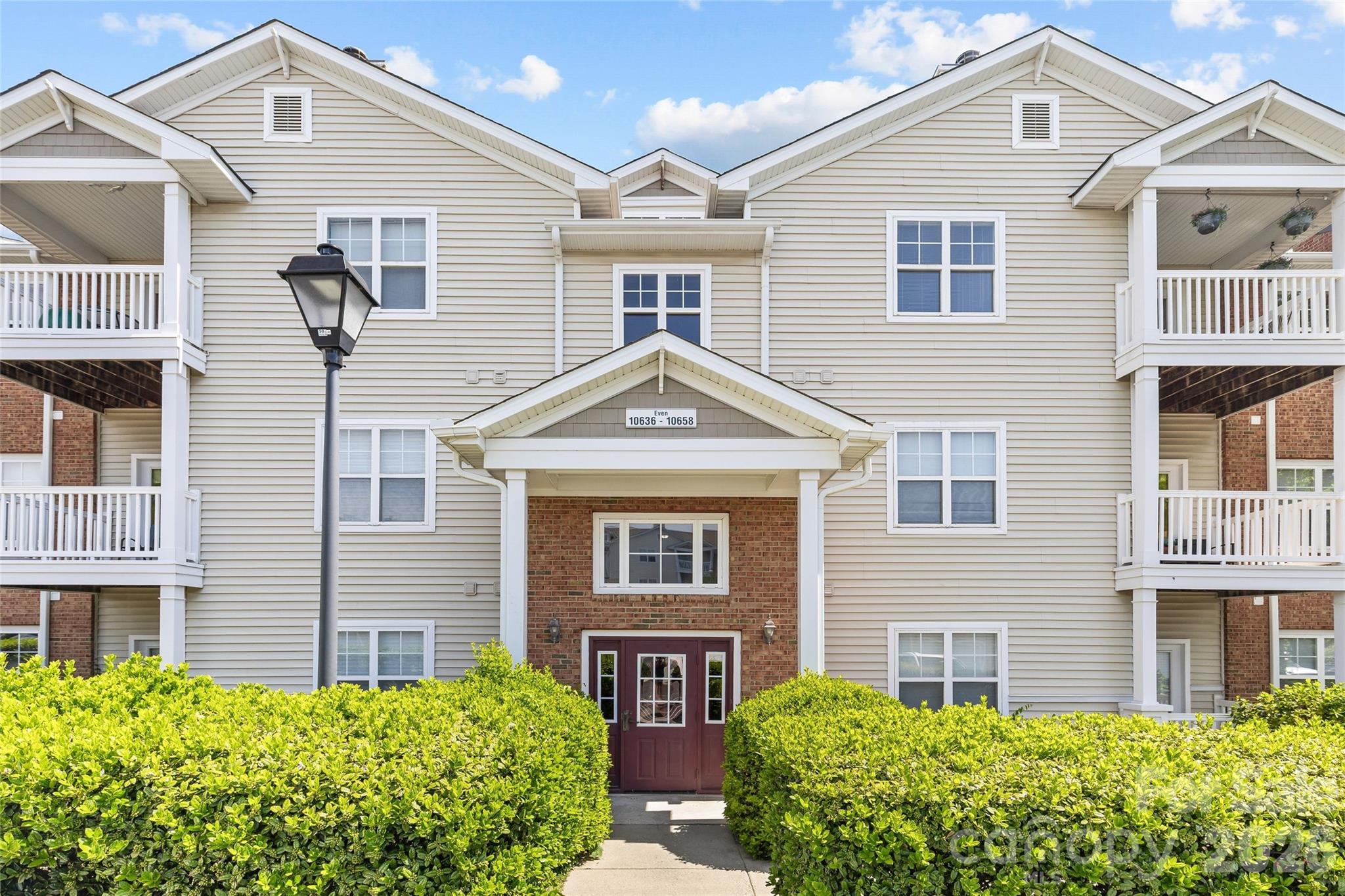 Photo 2 of 10652 Hill Point Court, Charlotte, NC