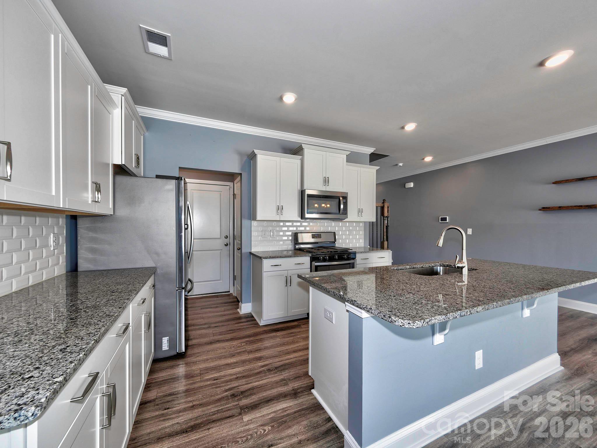 915 Emma Kate Court, Lake Wylie, SC - photo 8 of 42