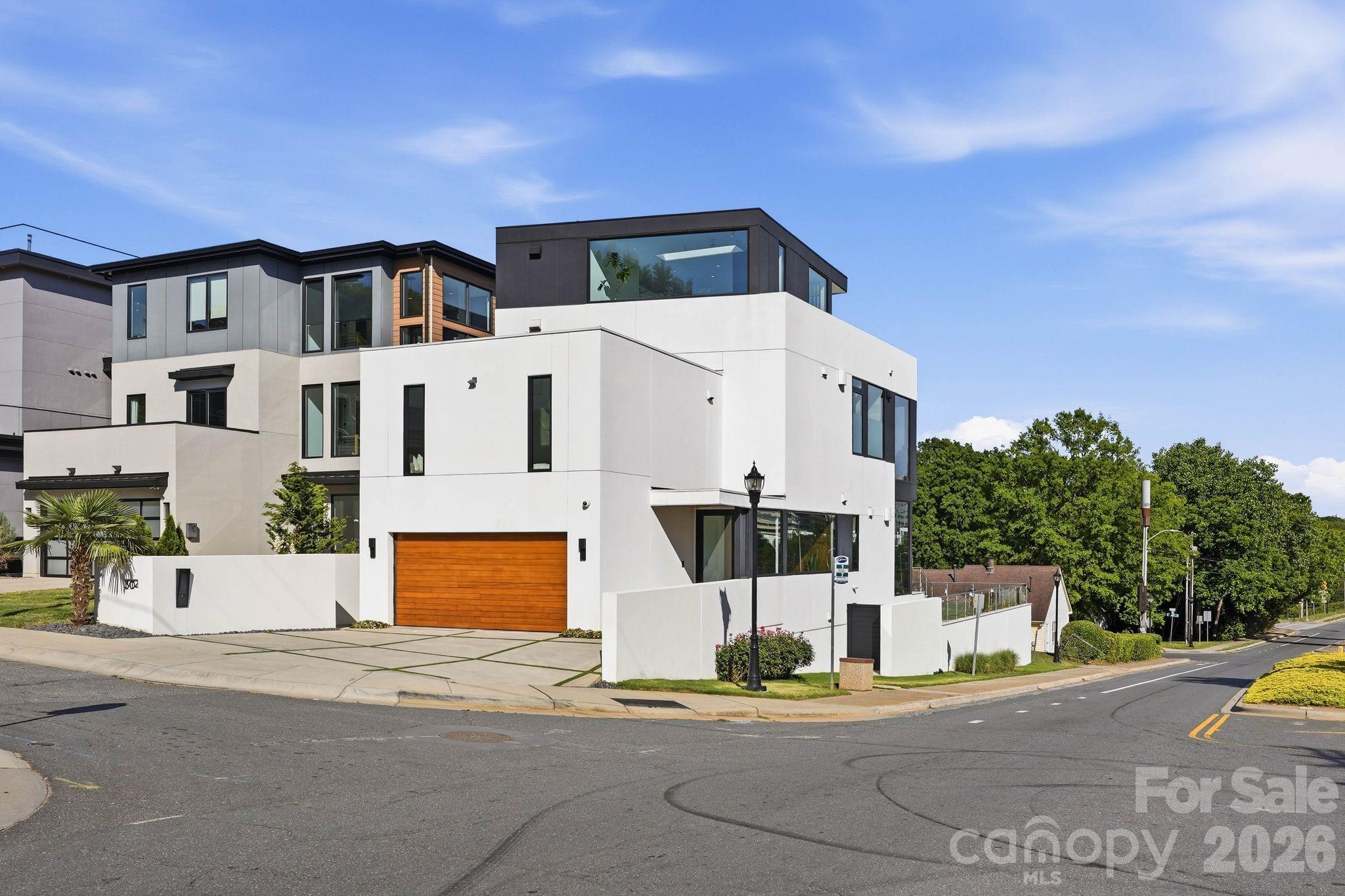 Photo 3 of 304 Frazier Avenue, Charlotte, NC