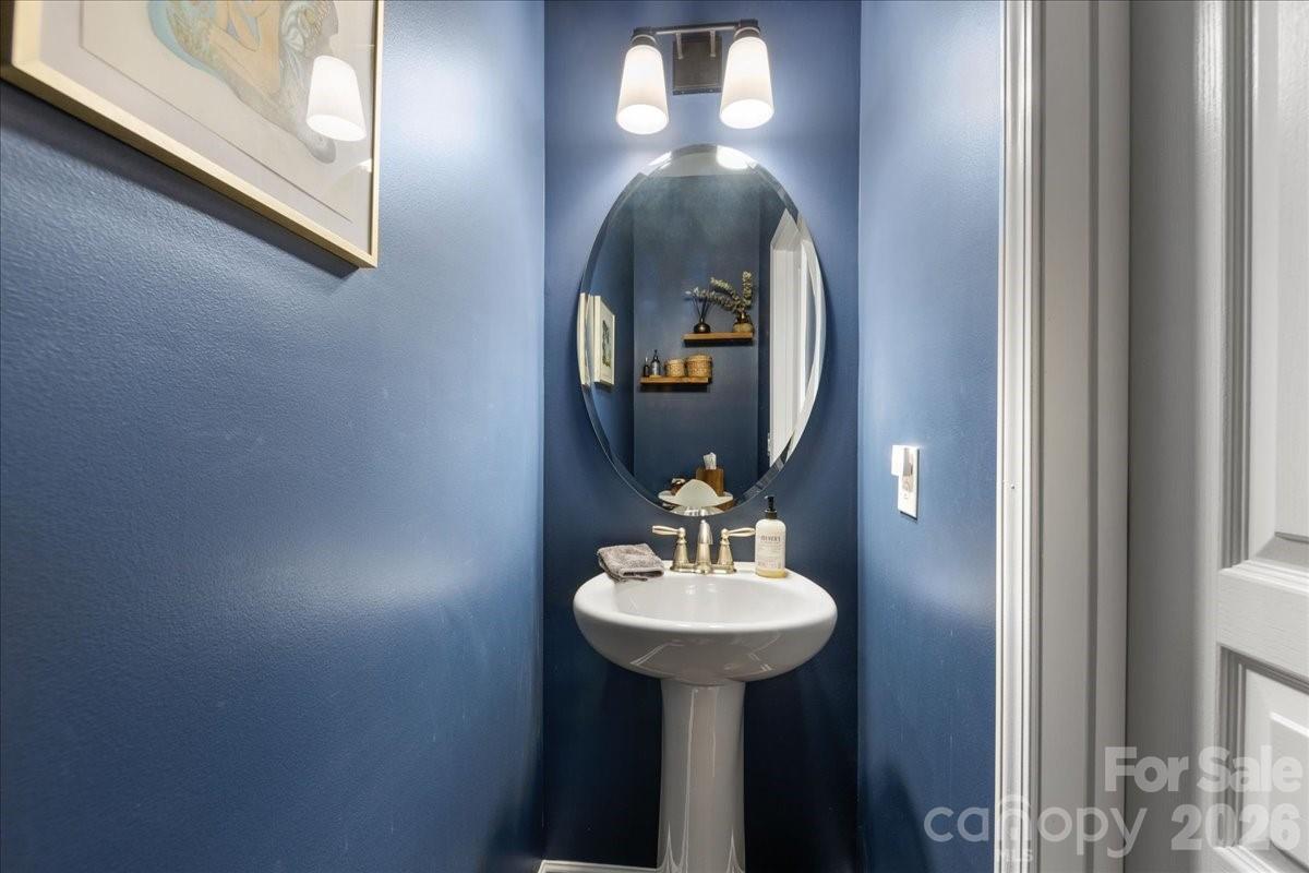 2434 Royal York Avenue, Charlotte, NC - photo 6 of 37