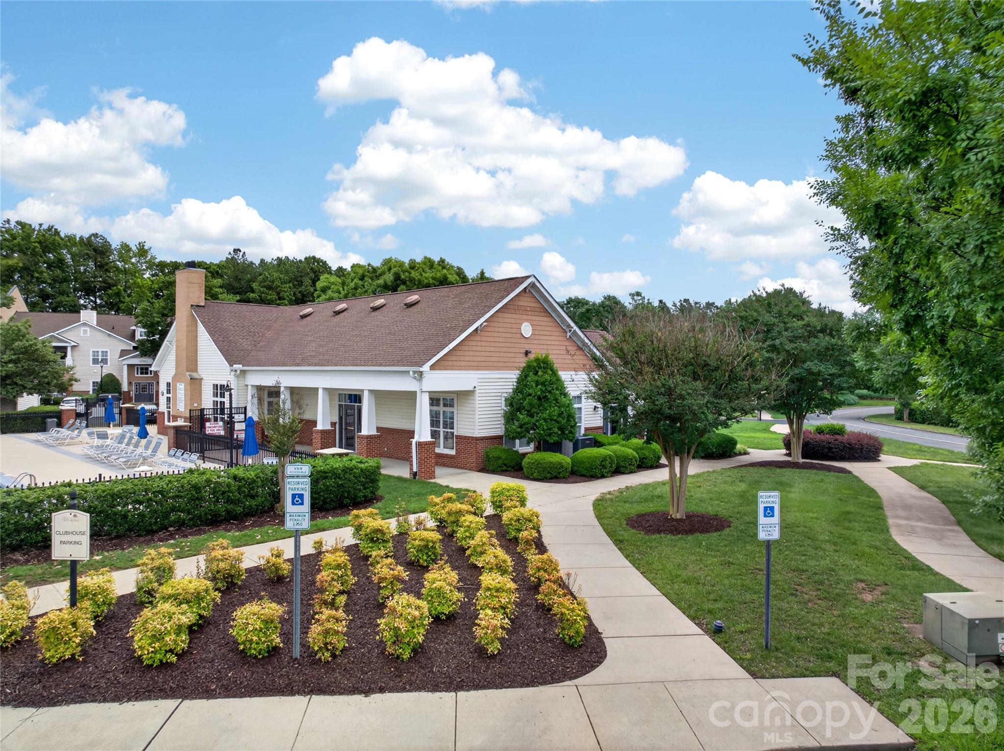 Photo 4 of 11921 Ridgeway Park Drive, Charlotte, NC