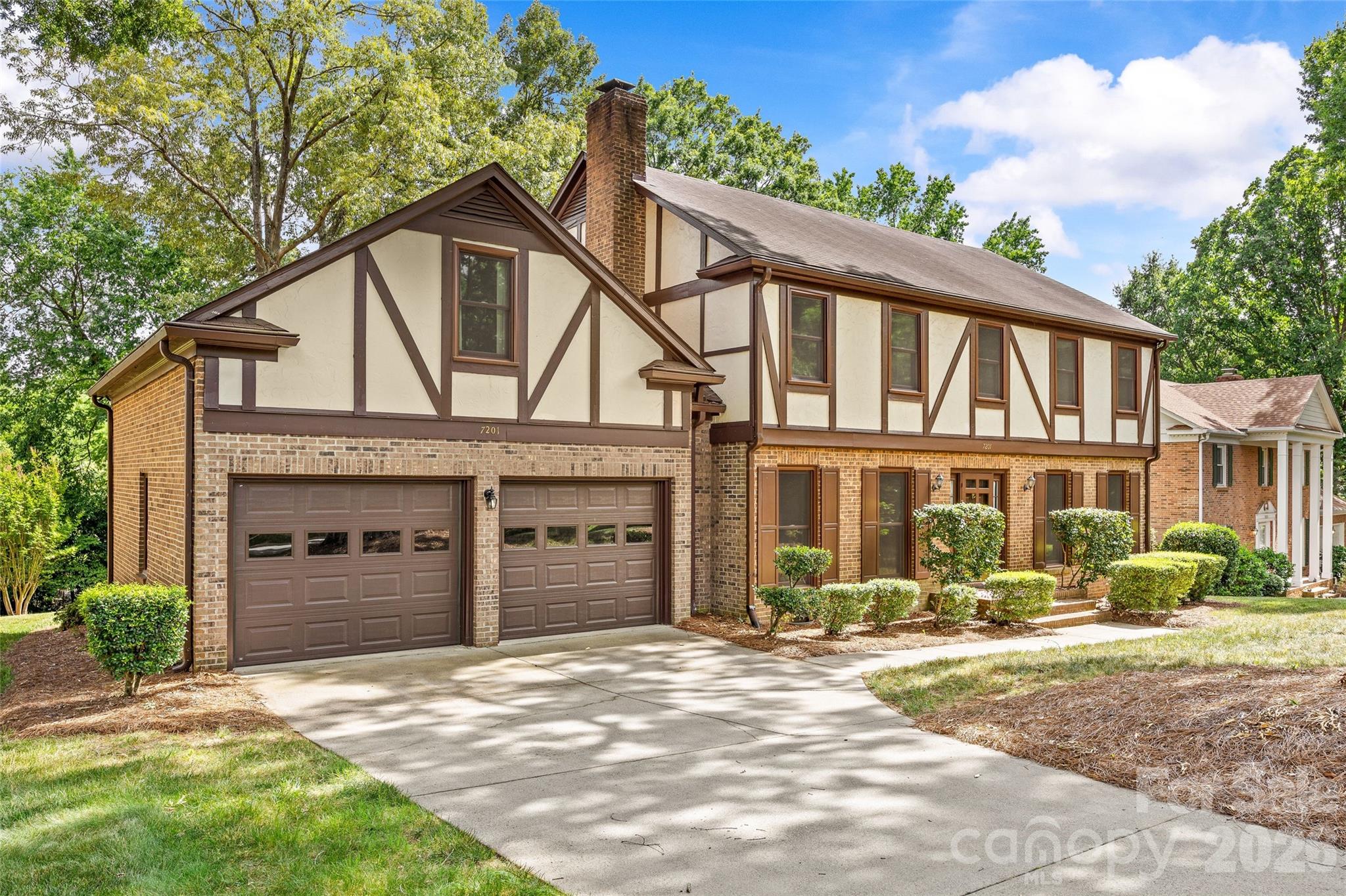 Home for sale at 7201 Hopeton Road, Charlotte, NC — photo 4 of 48