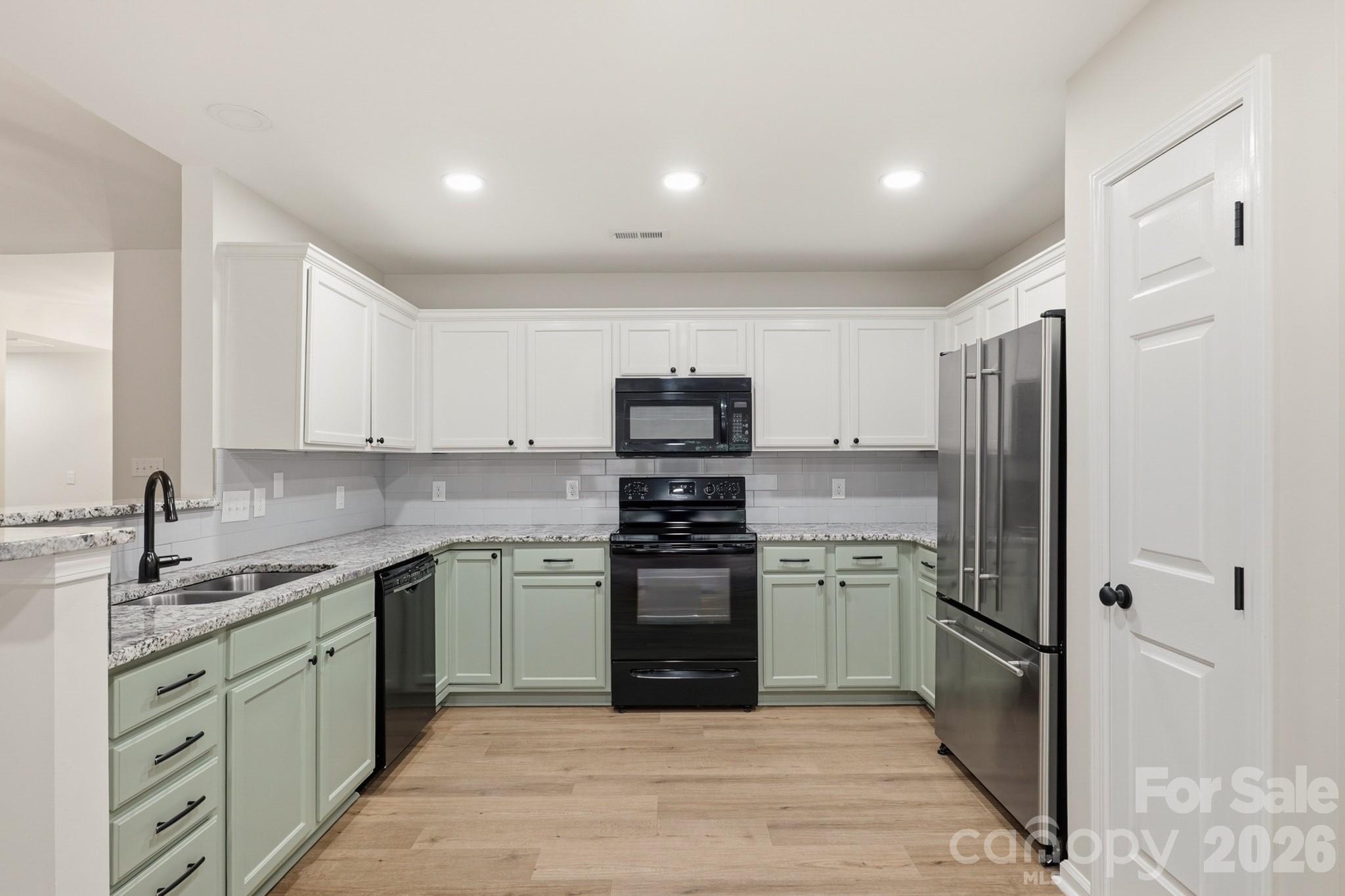 Photo 4 of 5123 Sunburst Lane, Charlotte, NC