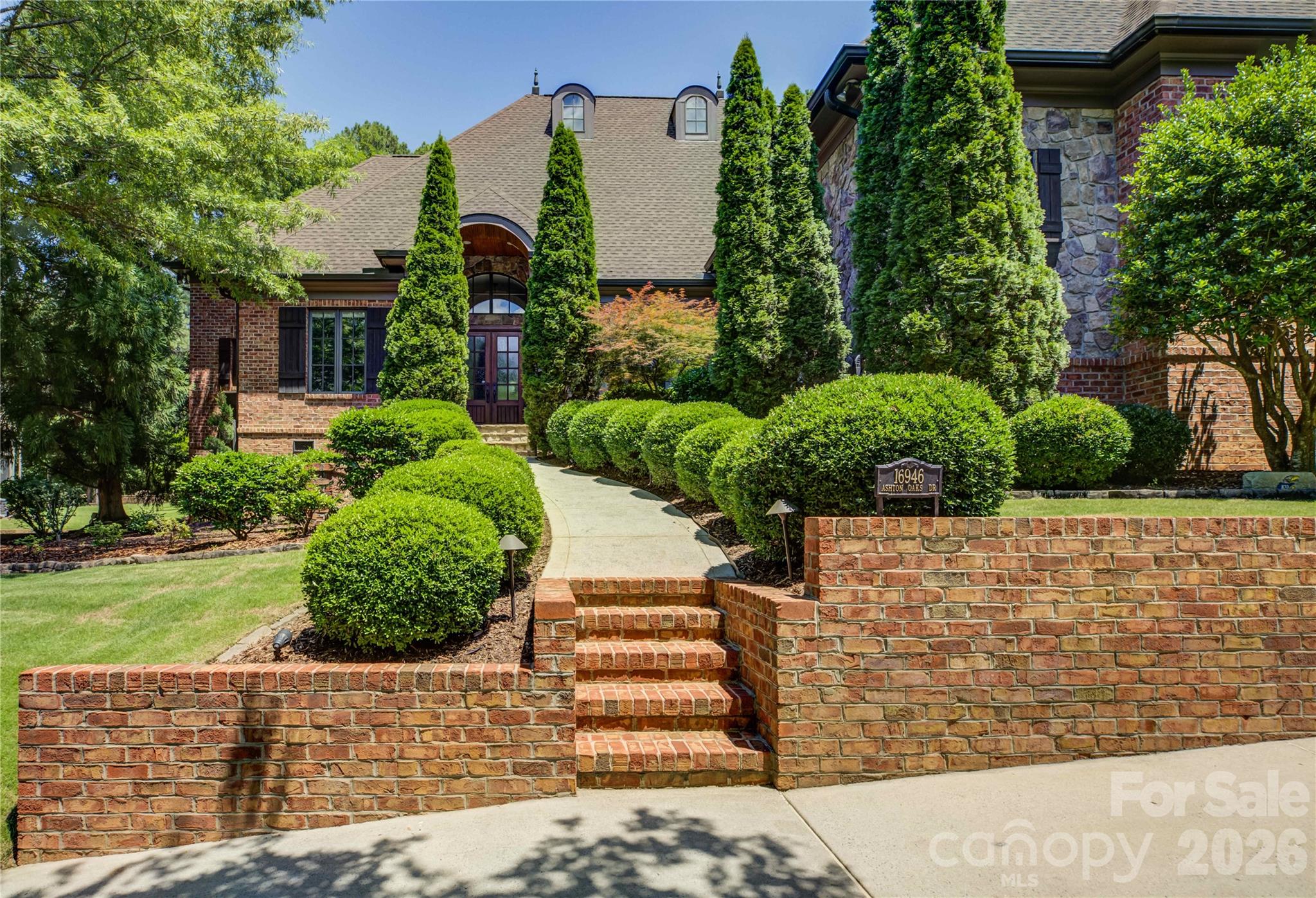 Photo 3 of 16946 Ashton Oaks Drive, Charlotte, NC