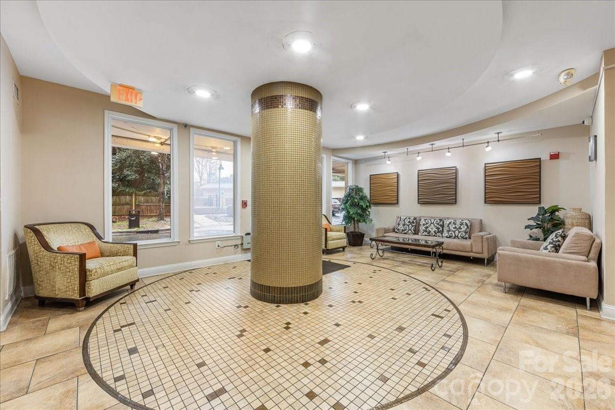 Photo 21 of 1000 E Woodlawn Road118, Charlotte, NC