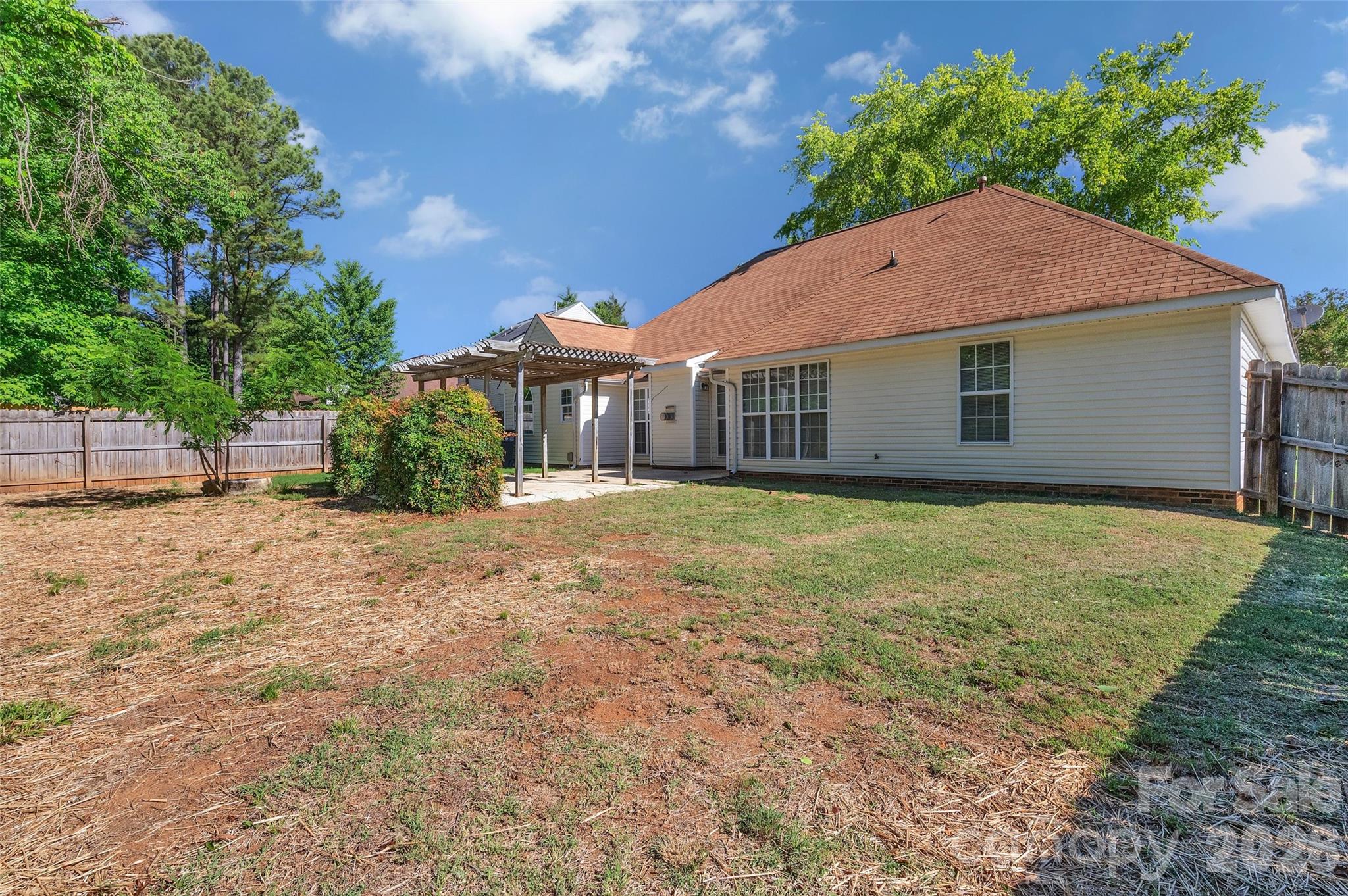 Photo 21 of 14422 Southbridge Forest Drive, Charlotte, NC