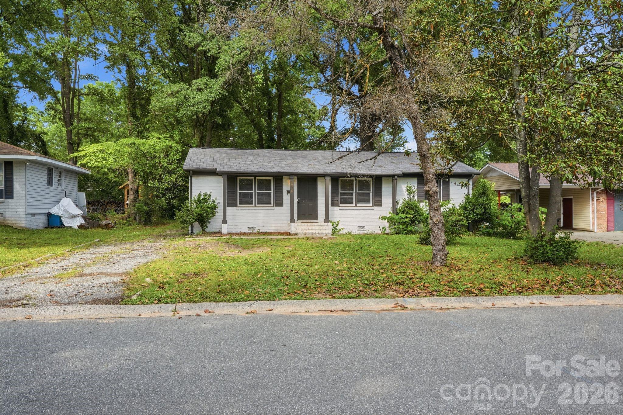 Photo 2 of 1016 Pondella Drive, Charlotte, NC