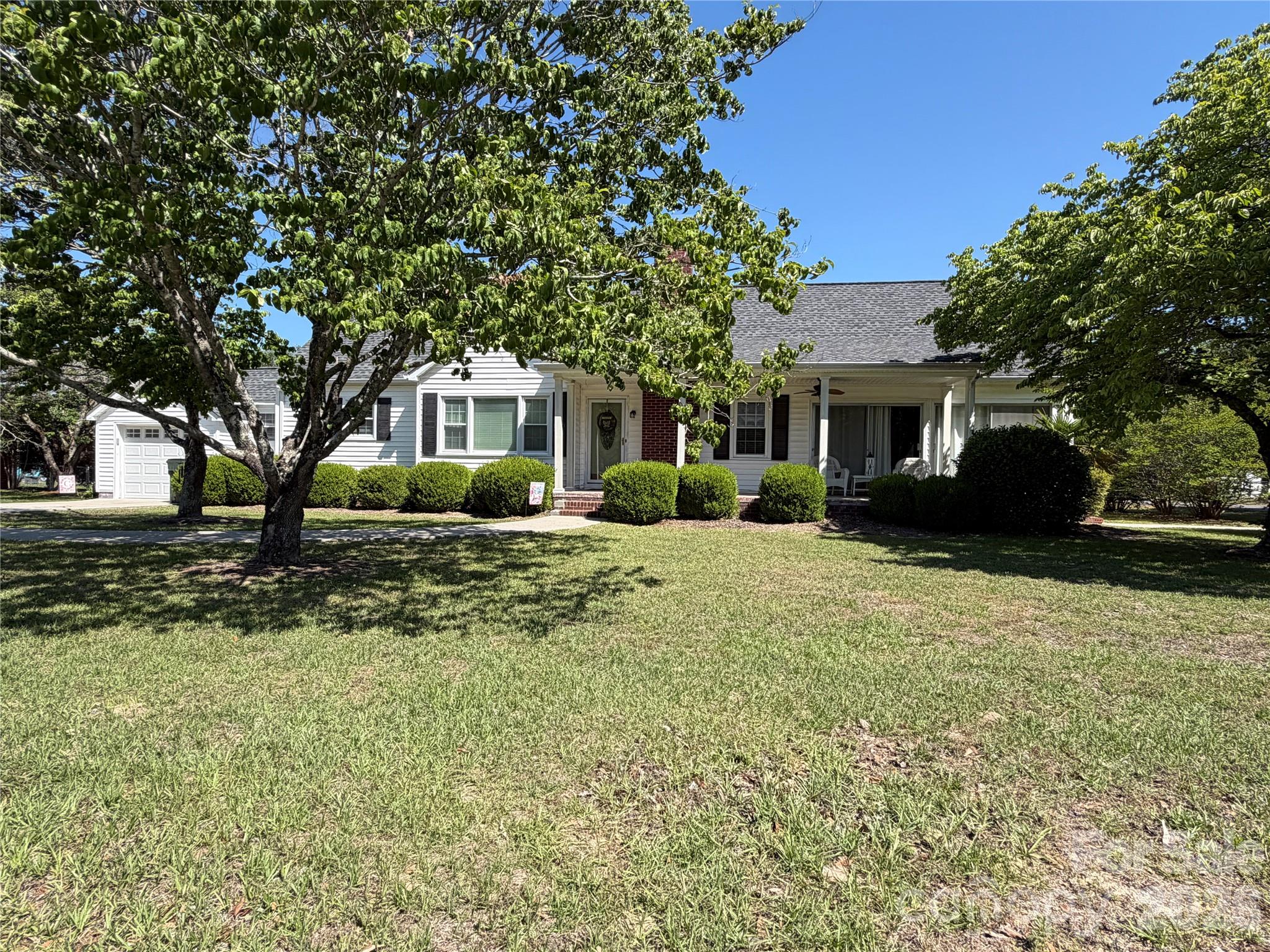 202 W Stevens Drive, Kershaw, SC - photo 1 of 33