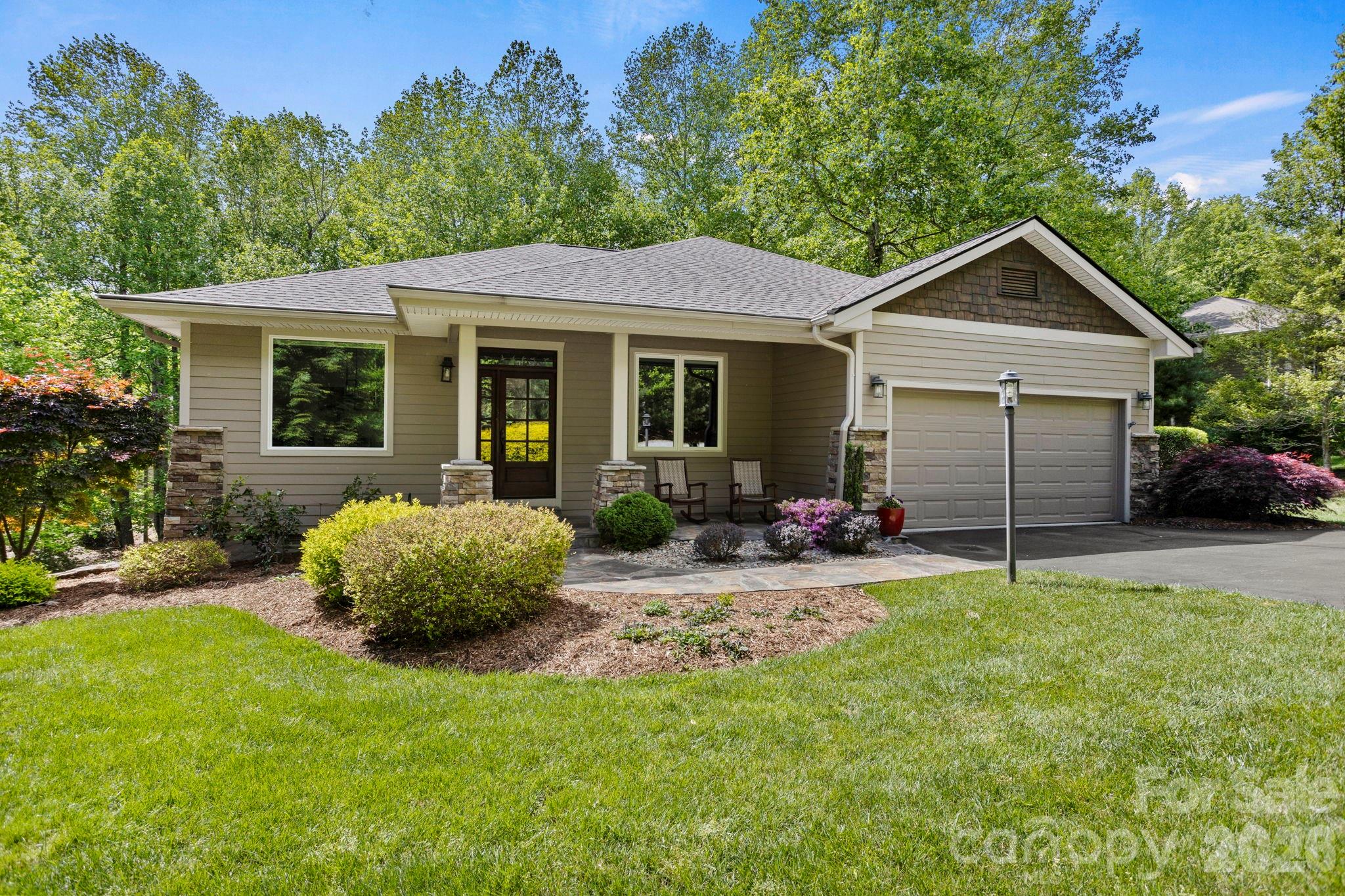 547 Pinnacle Peak Lane, Flat Rock, NC