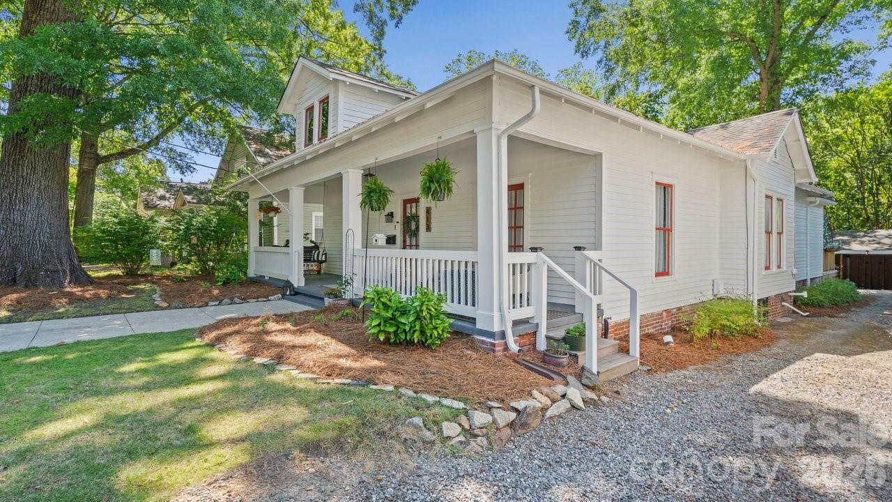 Photo 3 of 413 W 5th Avenue, Gastonia, NC