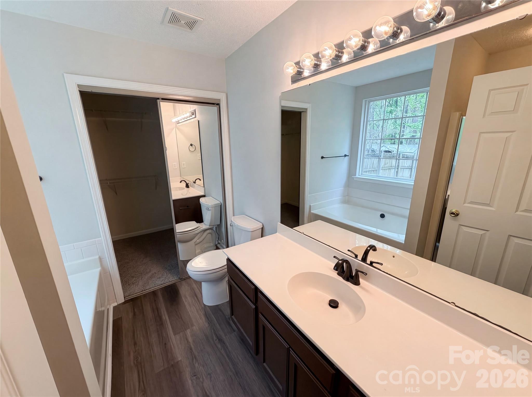 Photo 4 of 5406 Starflower Drive, Charlotte, NC