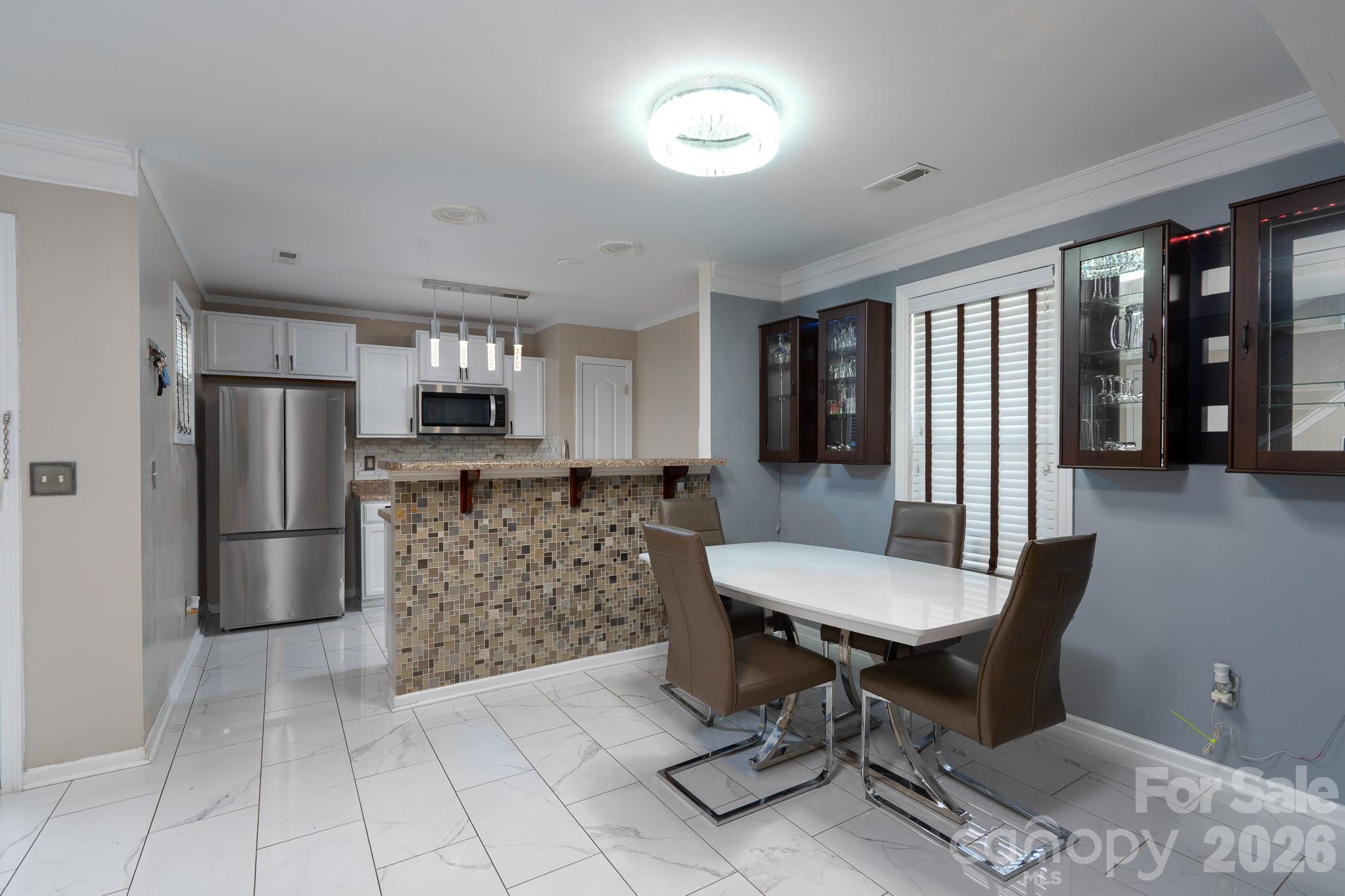 7329 Hidden Creek Drive, Charlotte, NC - photo 7 of 29