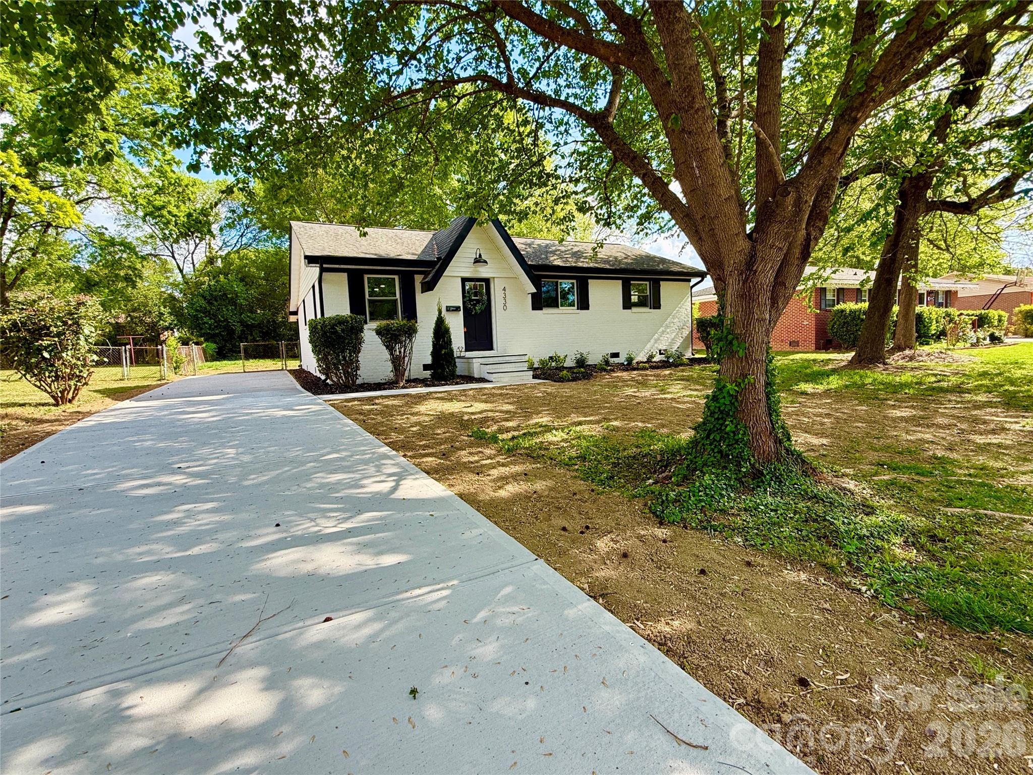 Photo 2 of 4330 Colebrook Road, Charlotte, NC