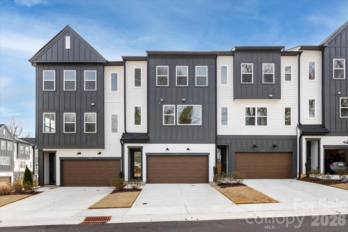 Home for sale at 909 Archway Lane, Charlotte, NC — photo 1 of 34