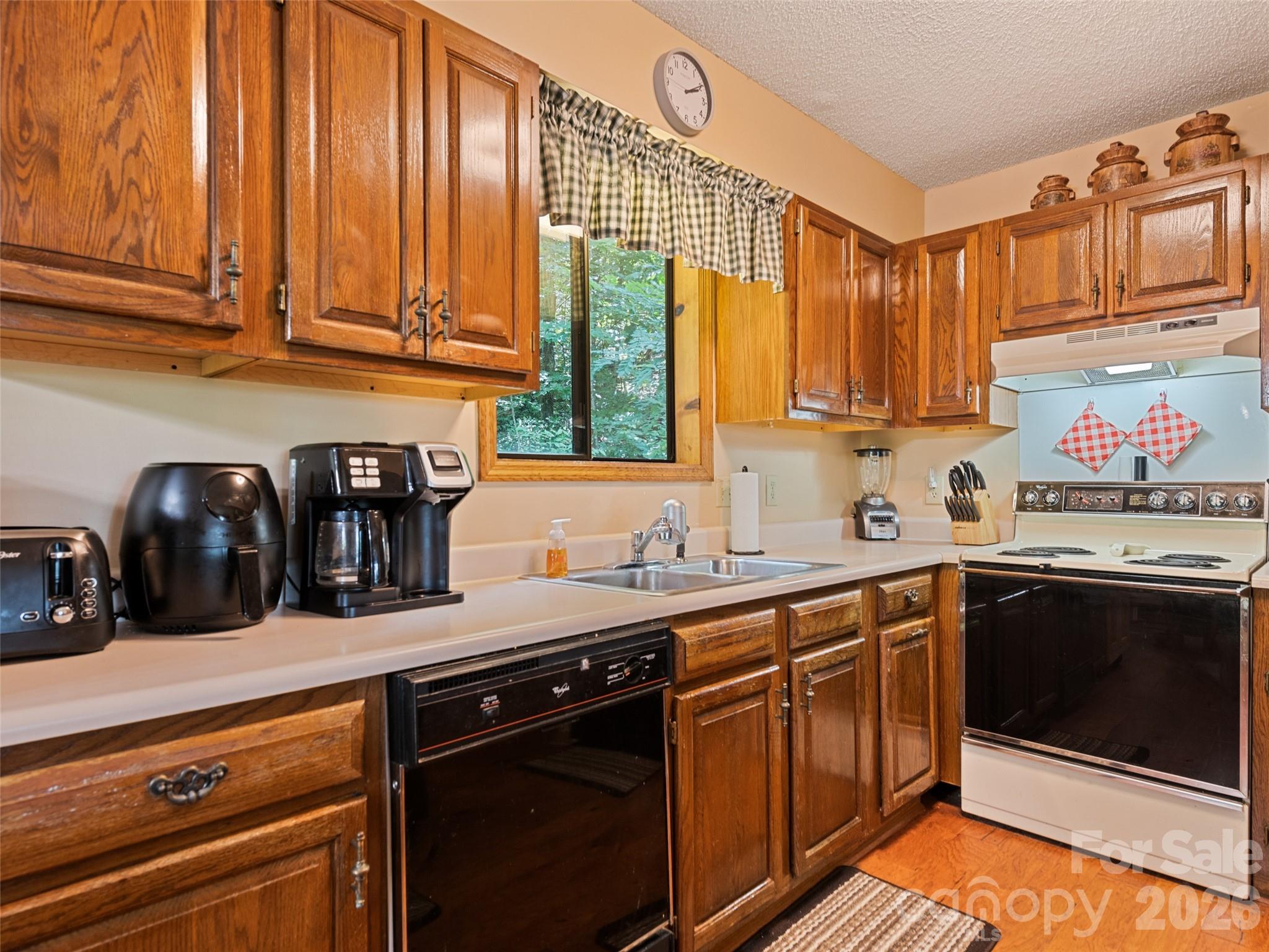 1672 Summit Drive, Maggie Valley, NC - photo 22 of 38