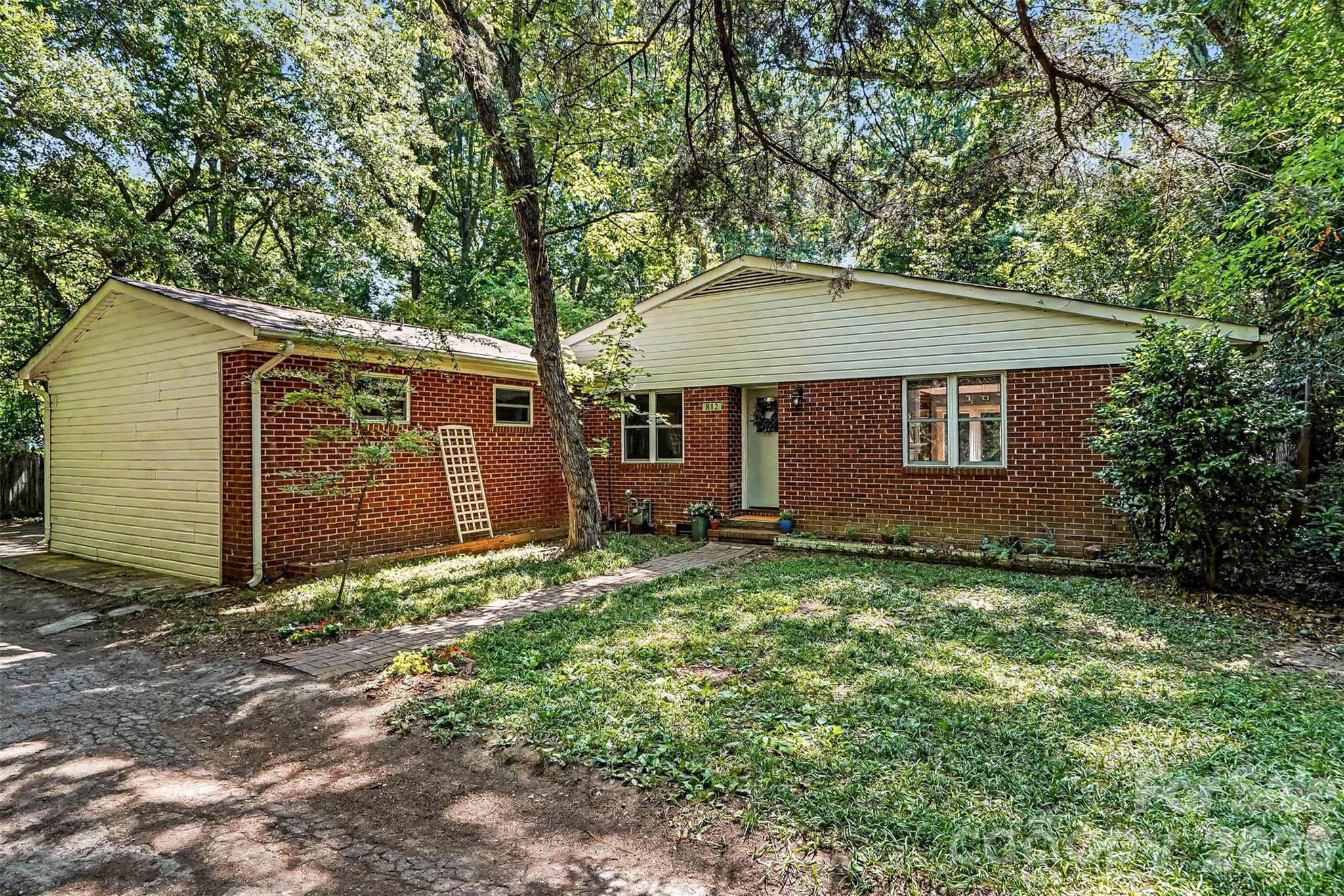 812 Saint Michaels Lane, Gastonia, NC - photo 2 of 36