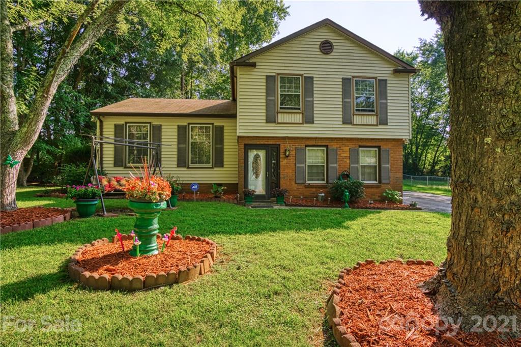 Home for sale at 6222 Bonnybrook Lane, Charlotte, NC — photo 1 of 20