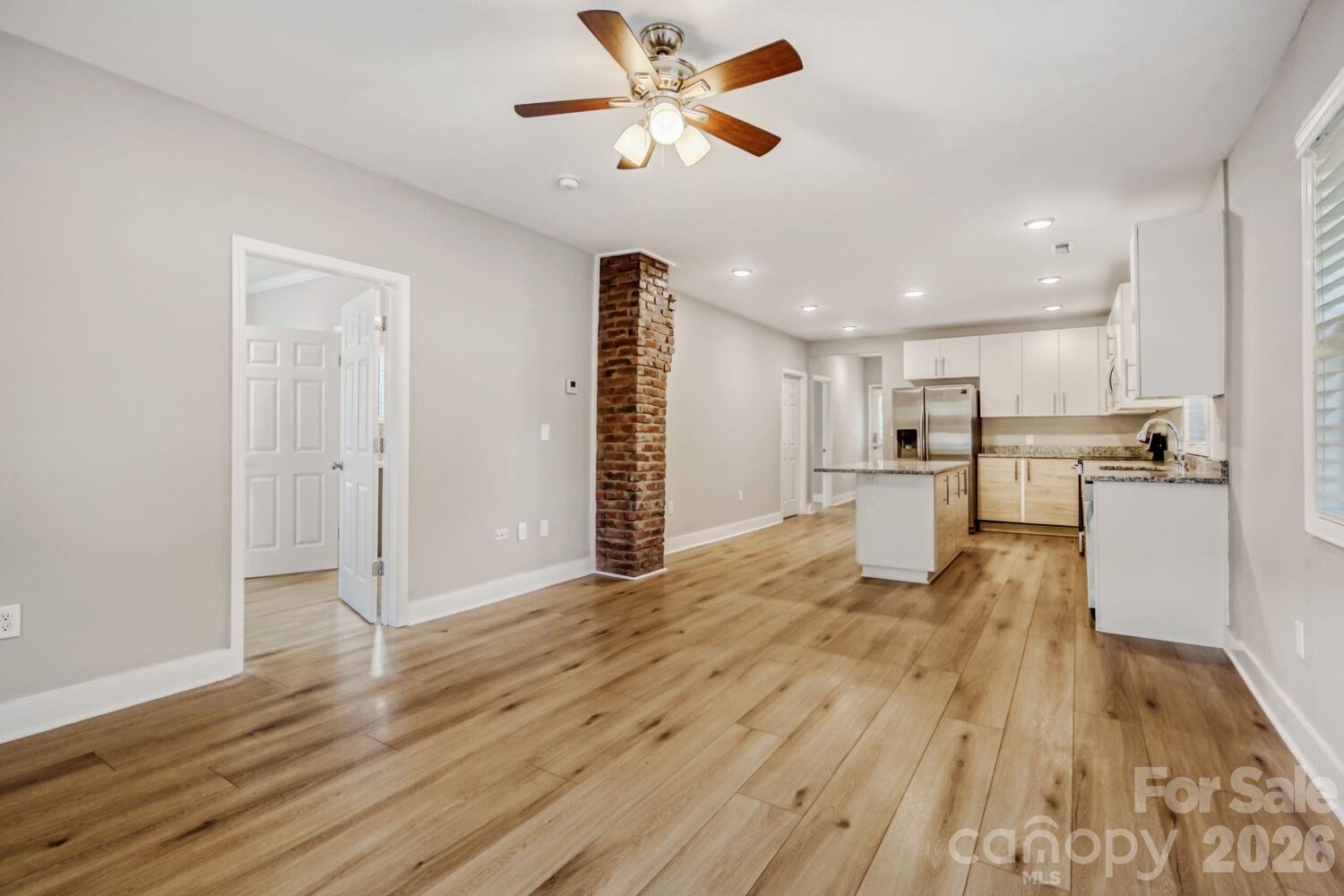 1521 Hawthorne Lane, Charlotte, NC - photo 10 of 30