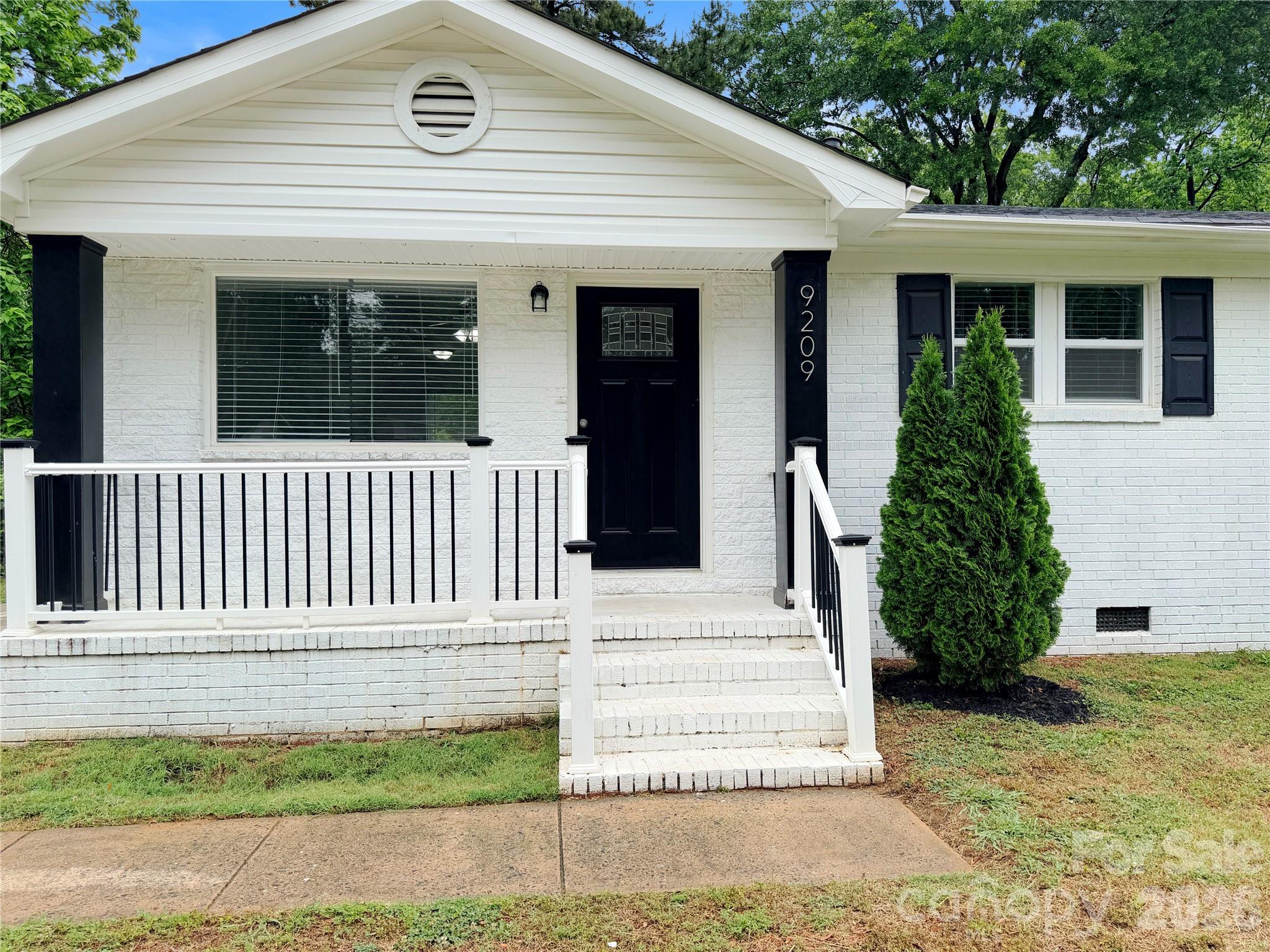 9209 Edgevale Drive, Charlotte, NC - photo 3 of 34