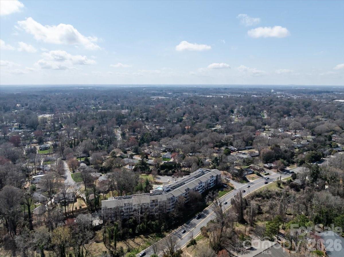 Photo 38 of 1000 E Woodlawn Road311, Charlotte, NC