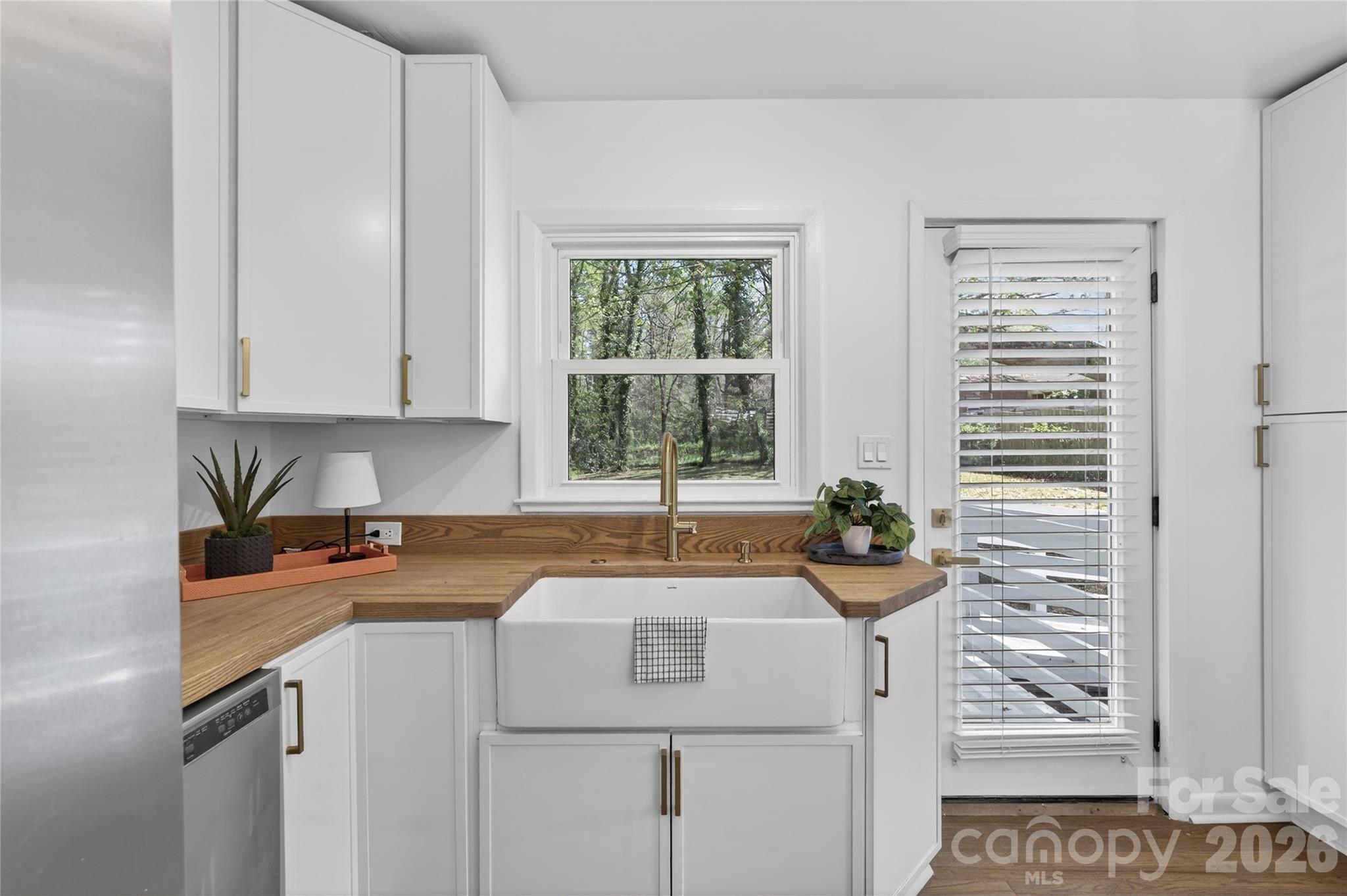 Photo 11 of 5412 Milhaven Lane, Charlotte, NC