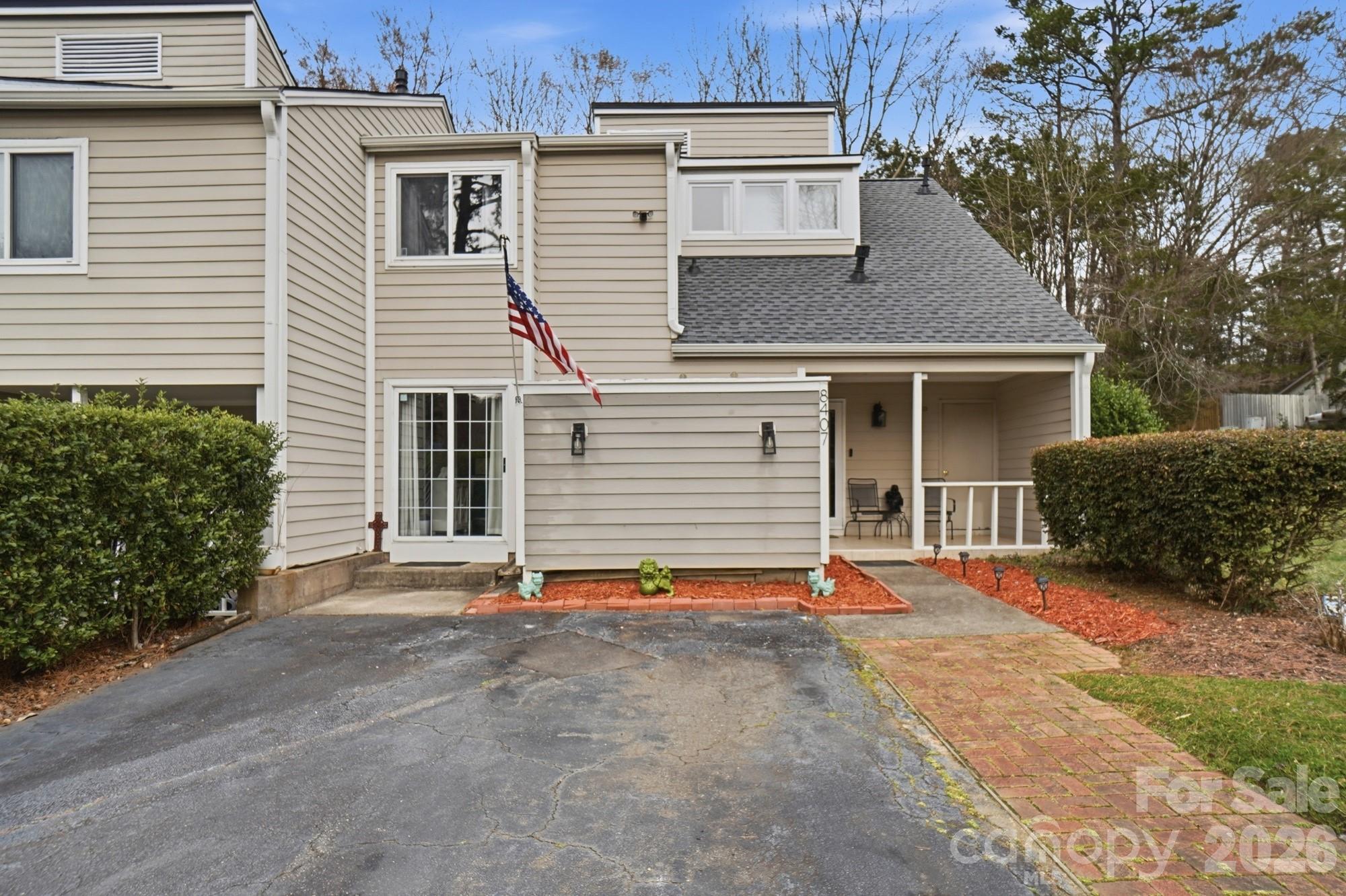 Photo 2 of 8407 Cricket Lake Drive, Charlotte, NC