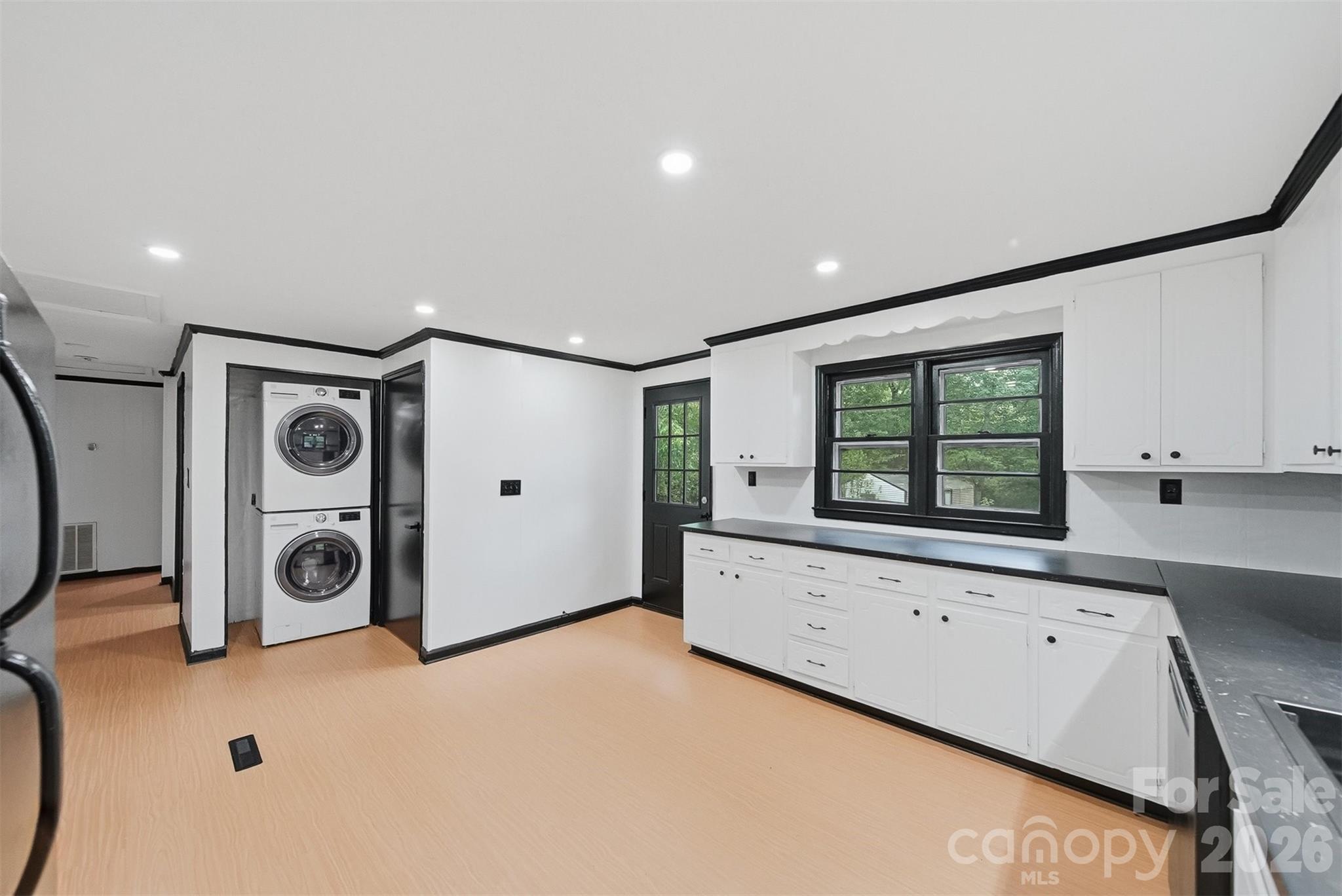 201 Cape Hickory Road, Hickory, NC - photo 6 of 17