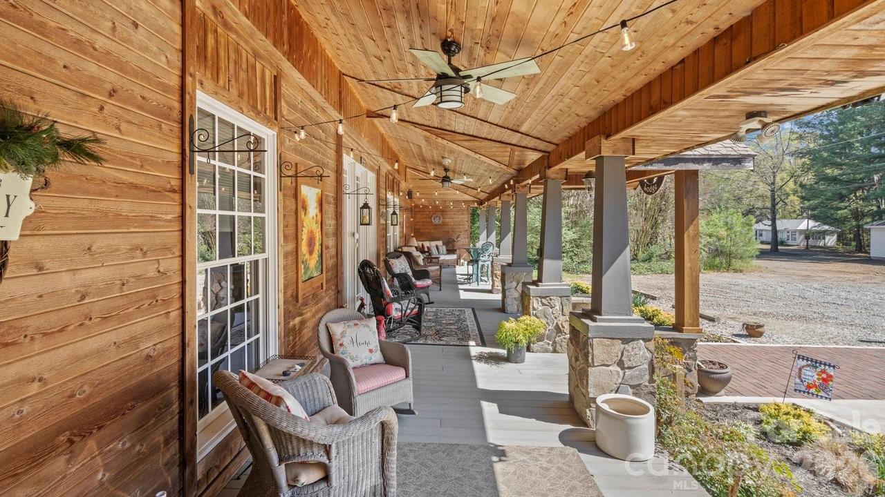 Photo 4 of 1307 Oakridge Farm Highway, Mooresville, NC