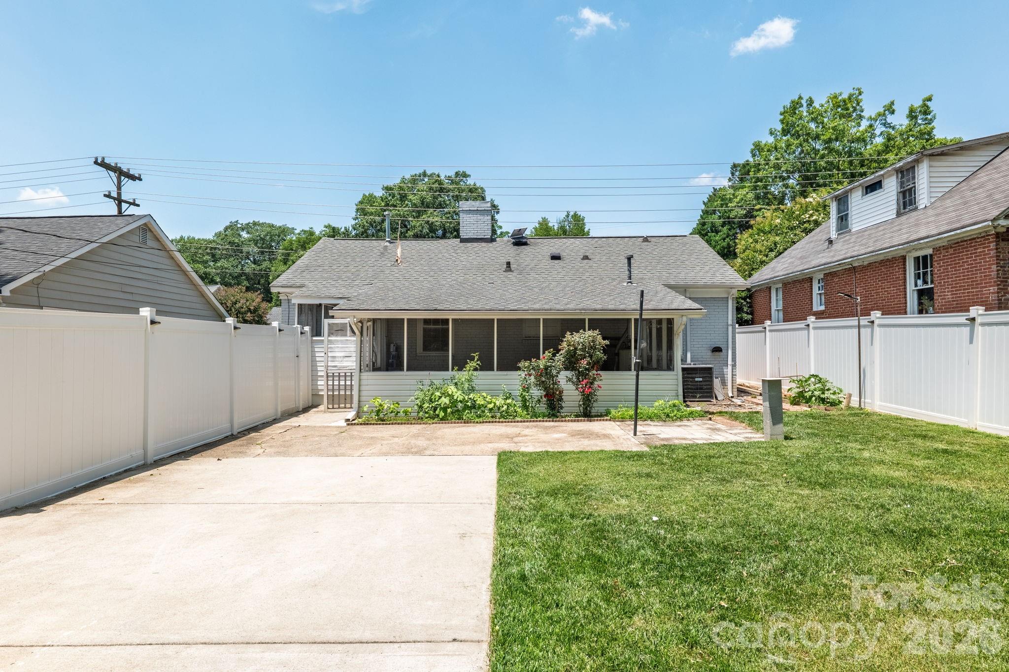 Home for sale at 2113 Scott Avenue, Charlotte, NC — photo 7 of 37