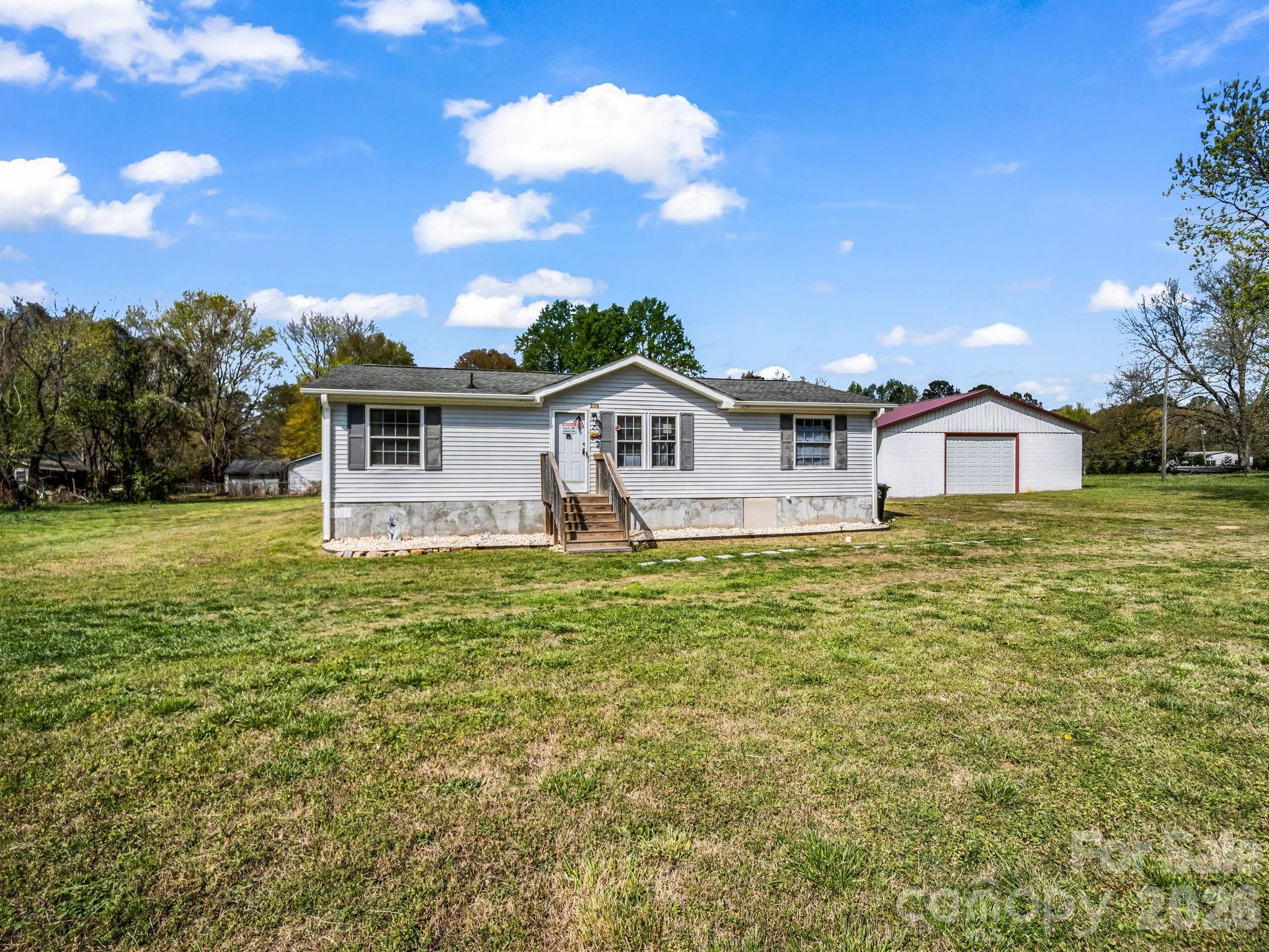 Photo 2 of 208 Oak Drive, Shelby, NC