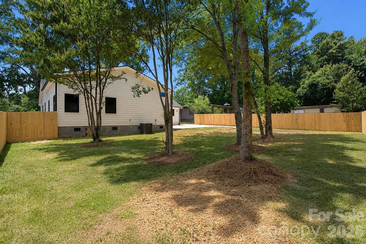 Photo 37 of 409 Scaleybark Road, Charlotte, NC