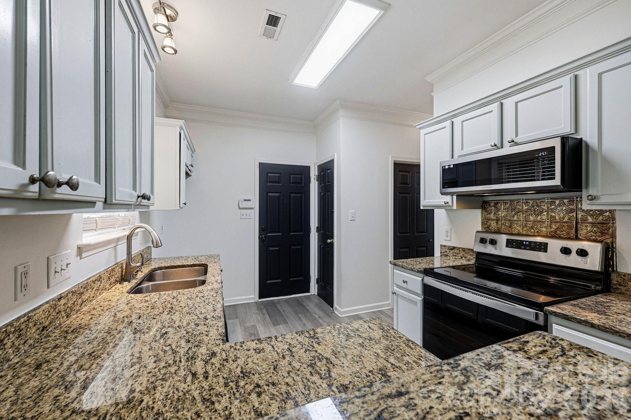Home for sale at 5423 Starflower Drive, Charlotte, NC — photo 14 of 46