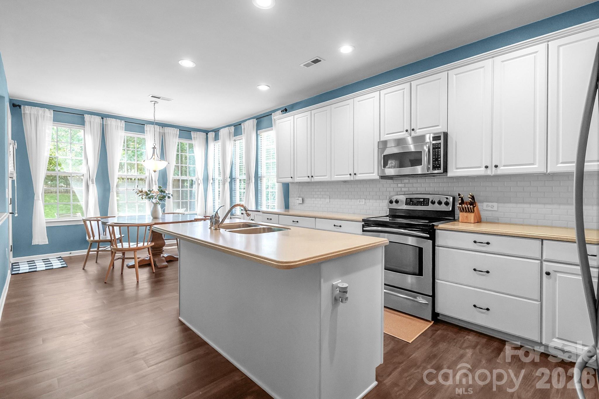 Photo 3 of 10507 Bere Island Drive, Charlotte, NC