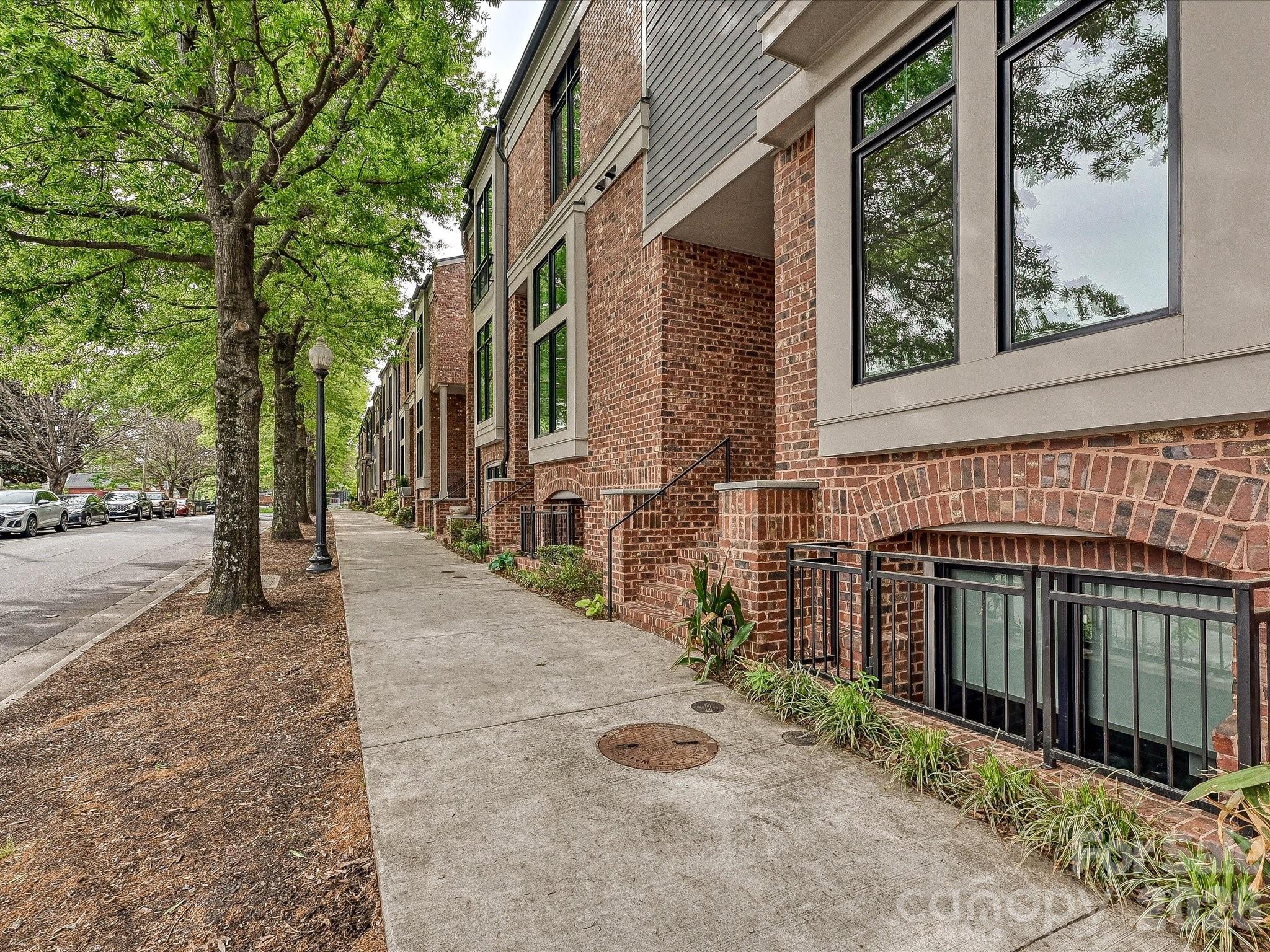 Home for sale at 432 E 33rd Street, Charlotte, NC — photo 1 of 26