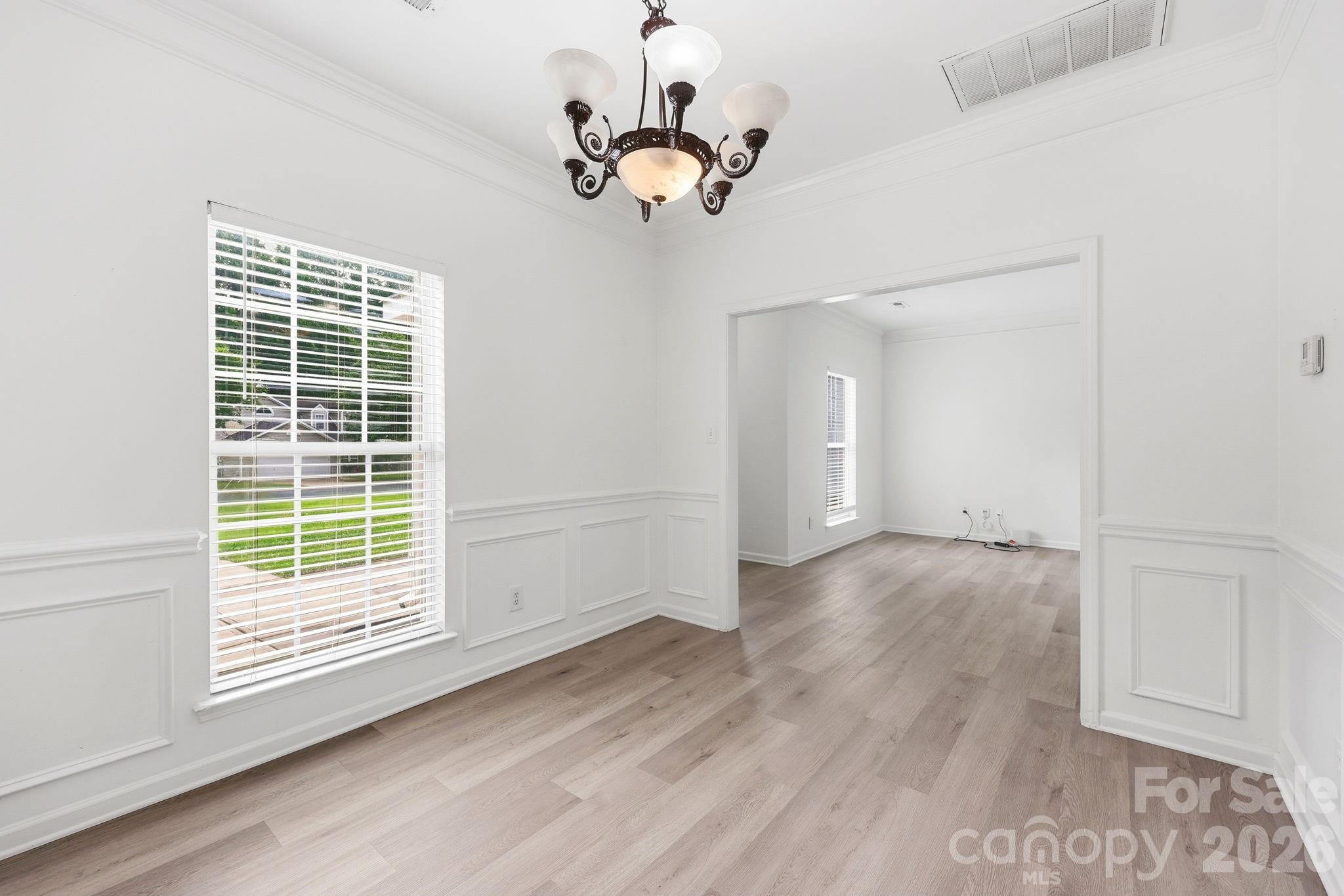 Home for sale at 5423 Starflower Drive, Charlotte, NC — photo 5 of 46