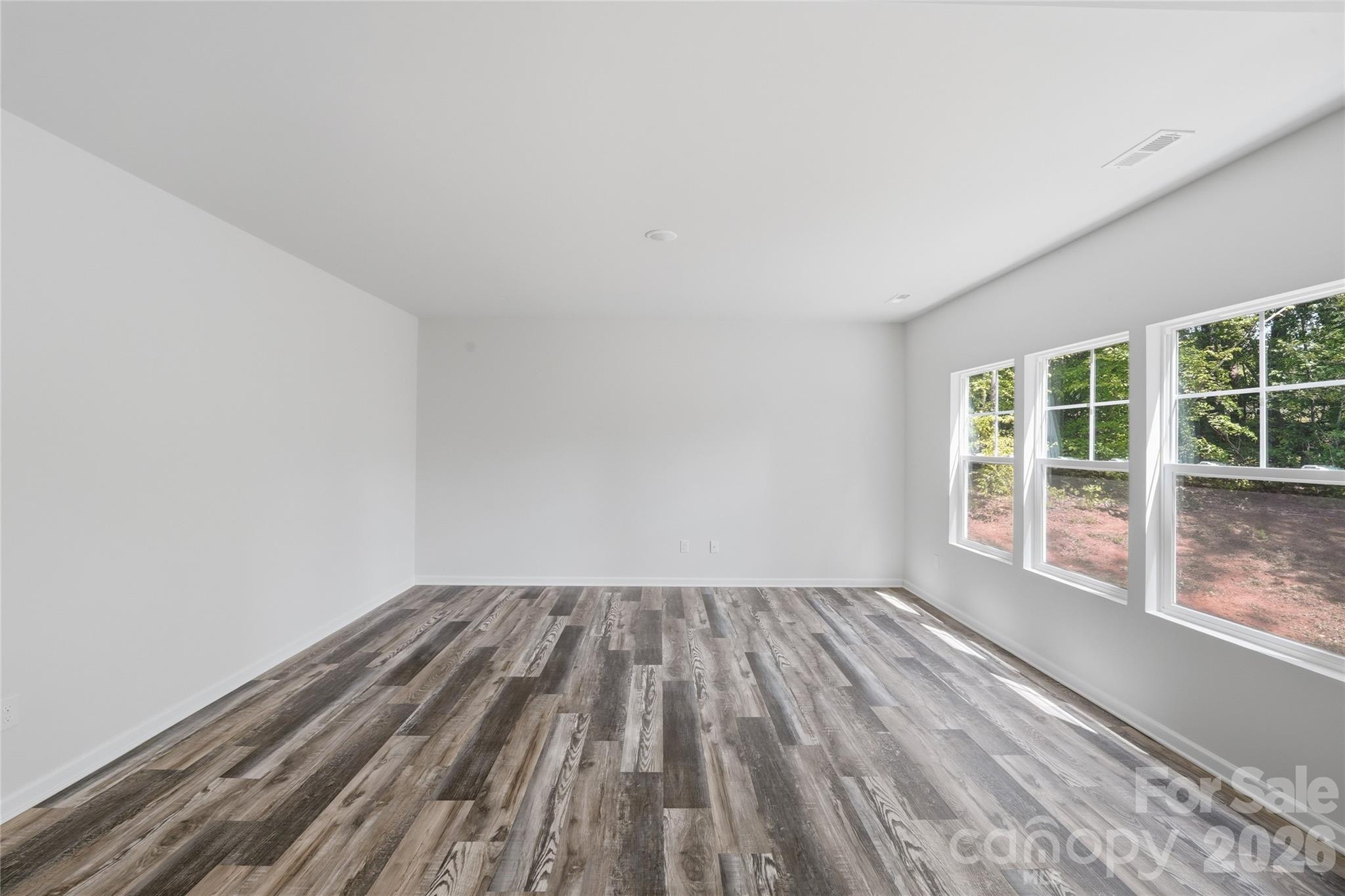 5156 Mark Drive NE, Hickory, NC - photo 2 of 38