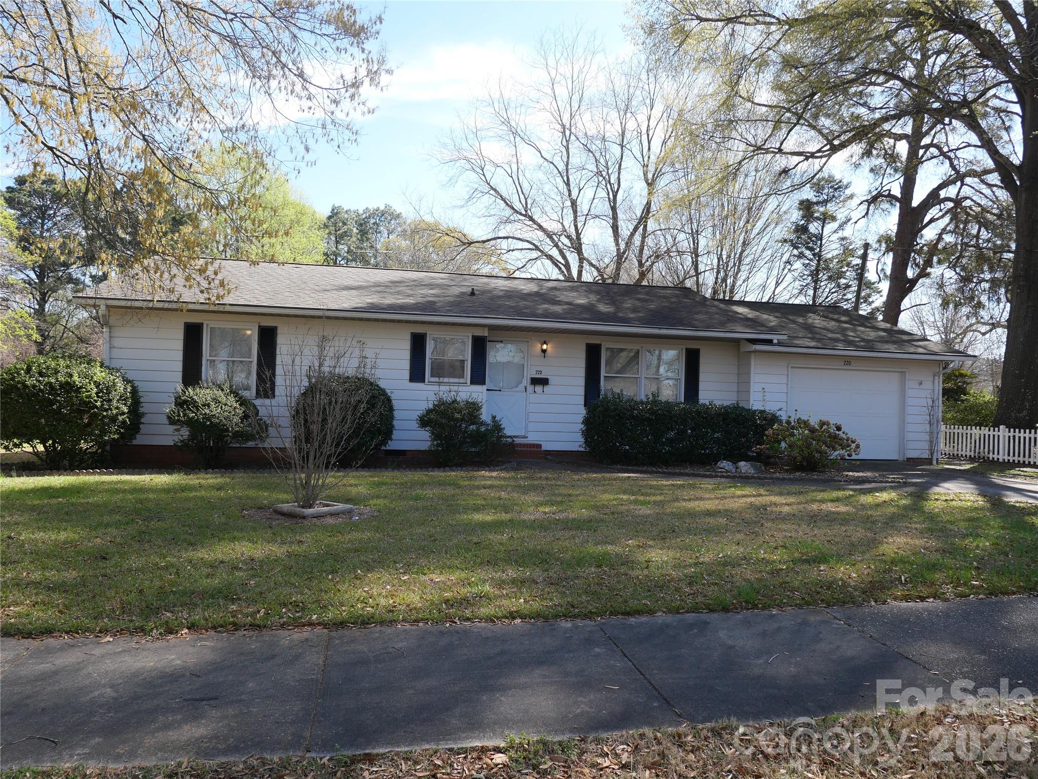 220 N Russell Street, Troy, NC